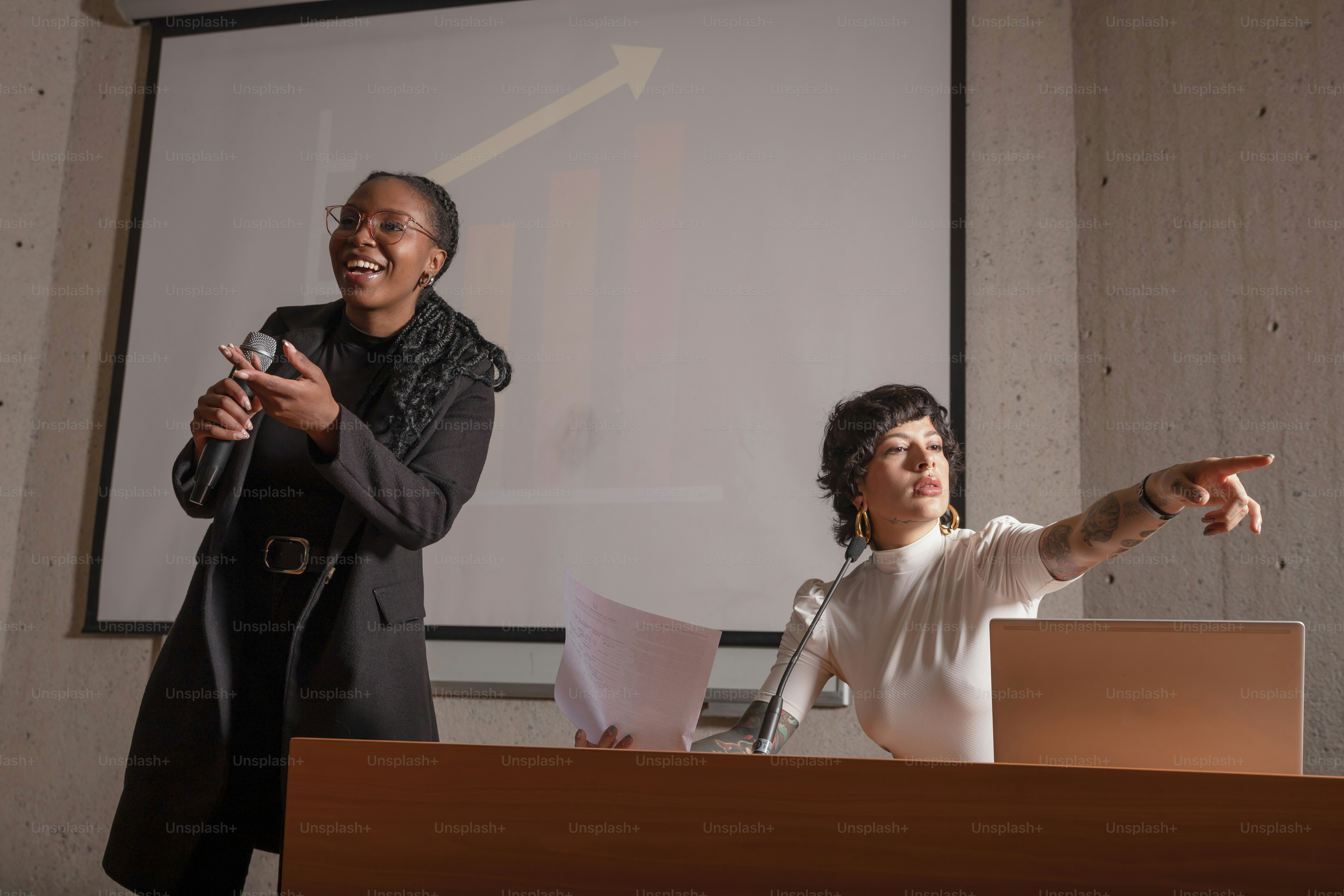 A woman giving a presentation to a group of people photo – Pointing ...