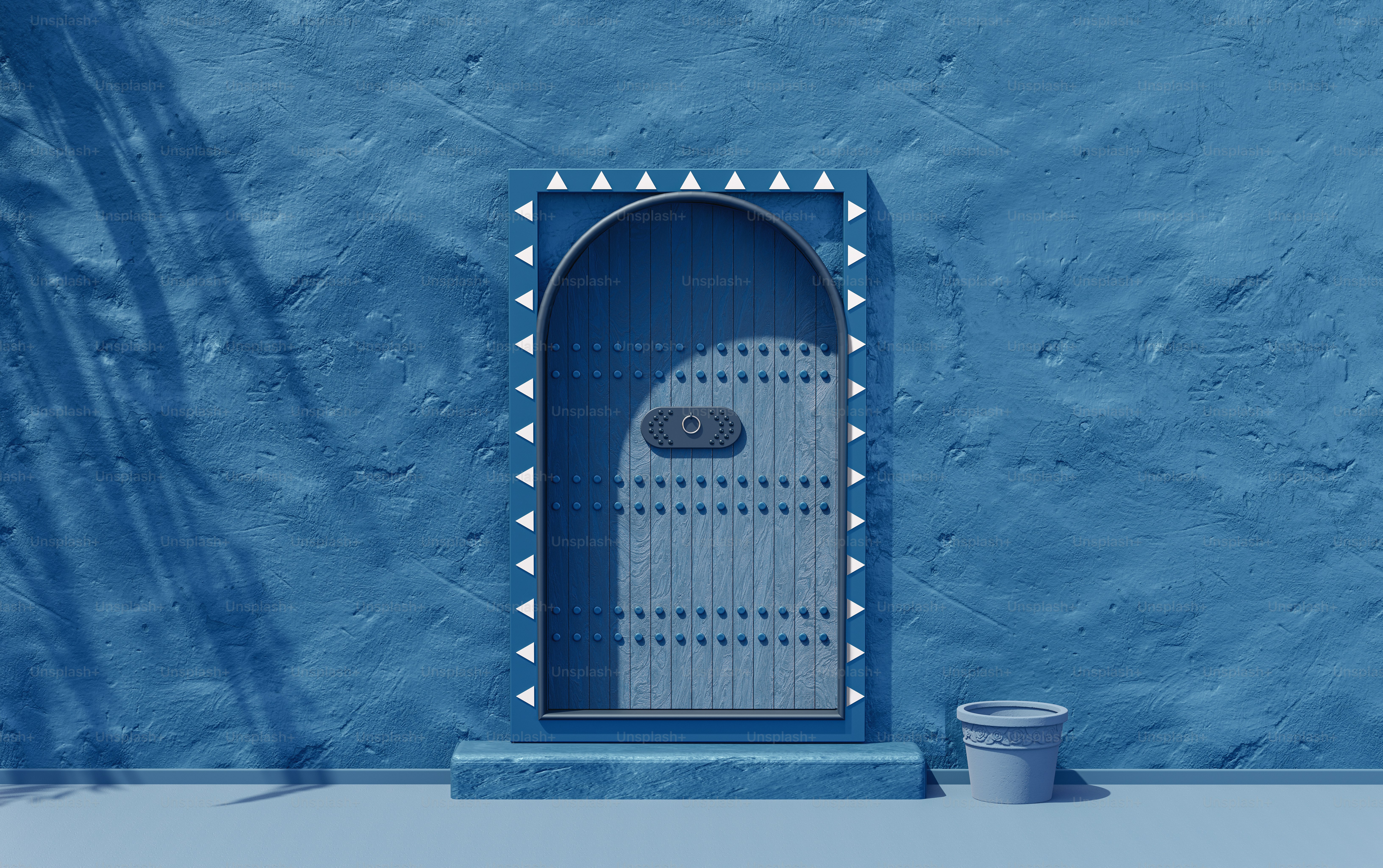 Un bâtiment bleu avec une porte et un seau photo – Maroc Photo sur Unsplash
