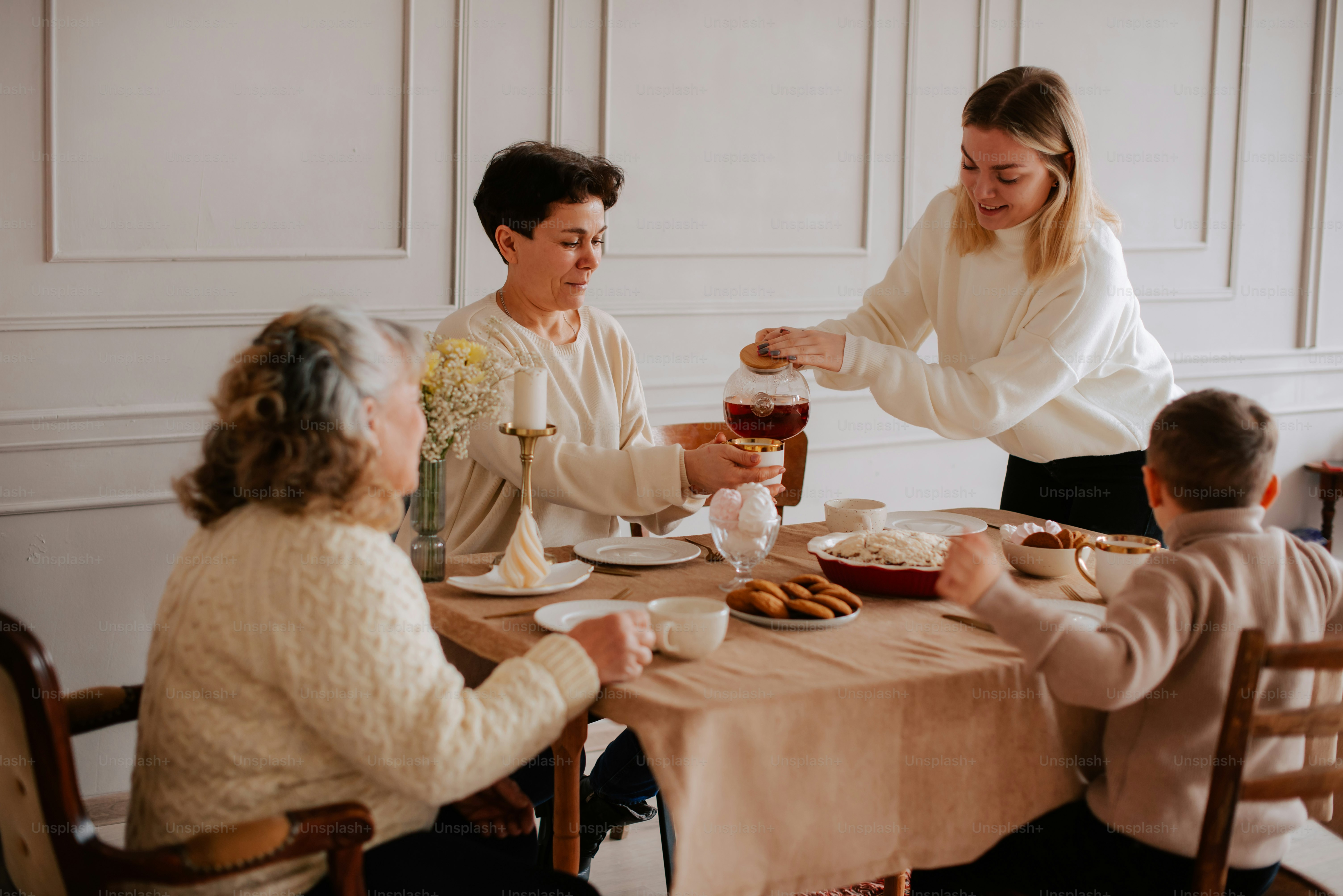 Family Gathering Pictures | Download Free Images on Unsplash