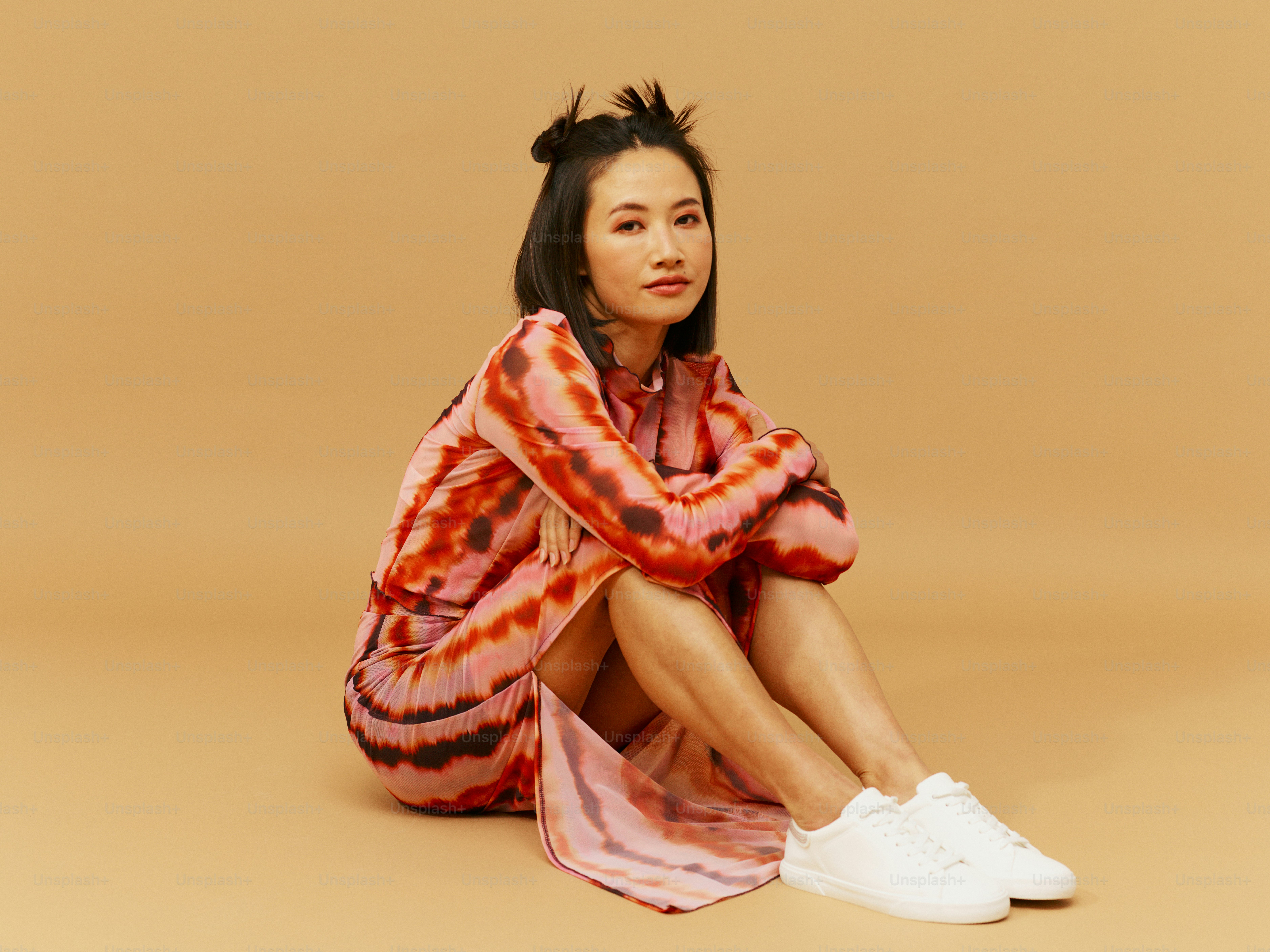 A woman sitting on the ground in a dress photo – Fashion Image on Unsplash