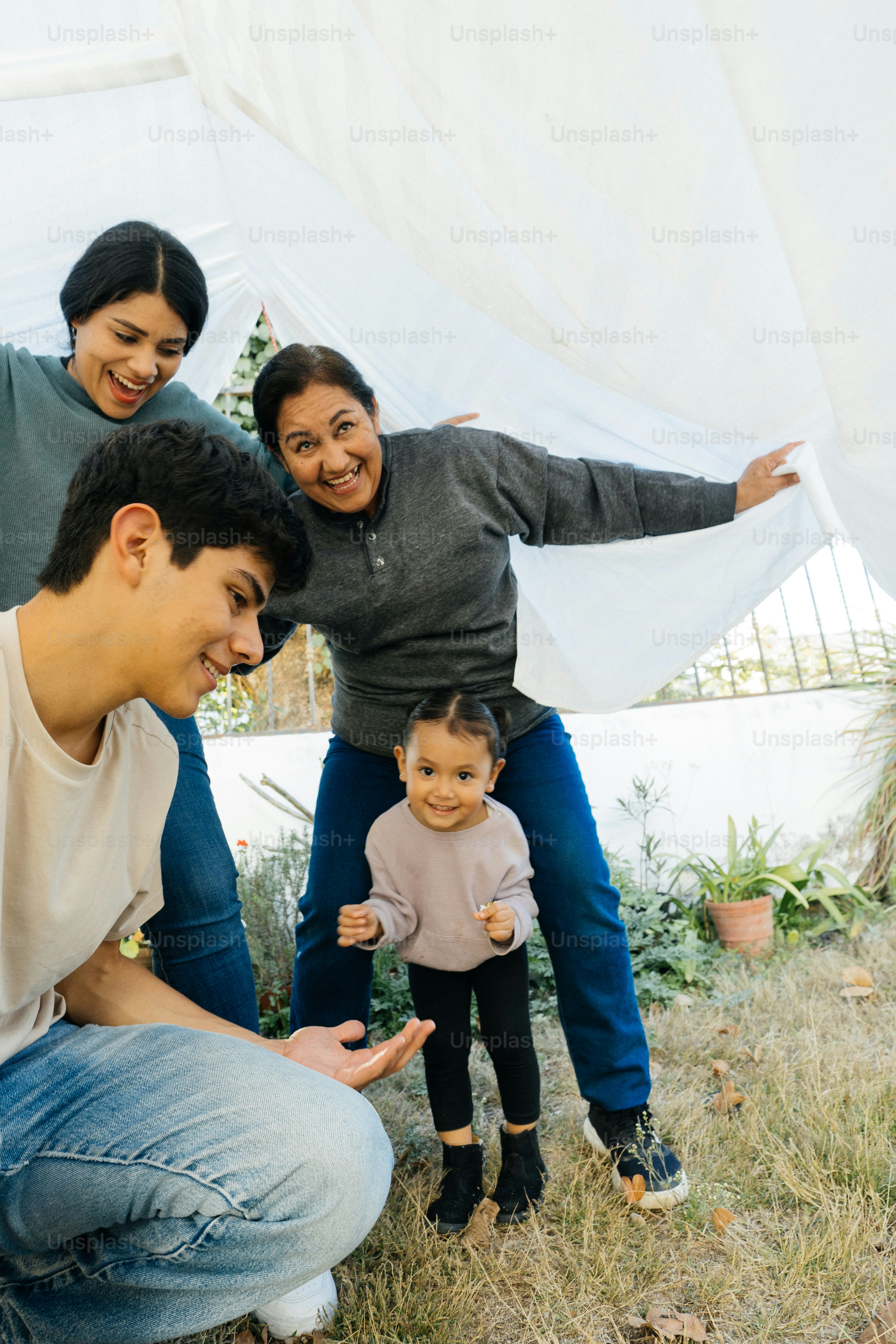 Immigrant Family Pictures | Download Free Images on Unsplash