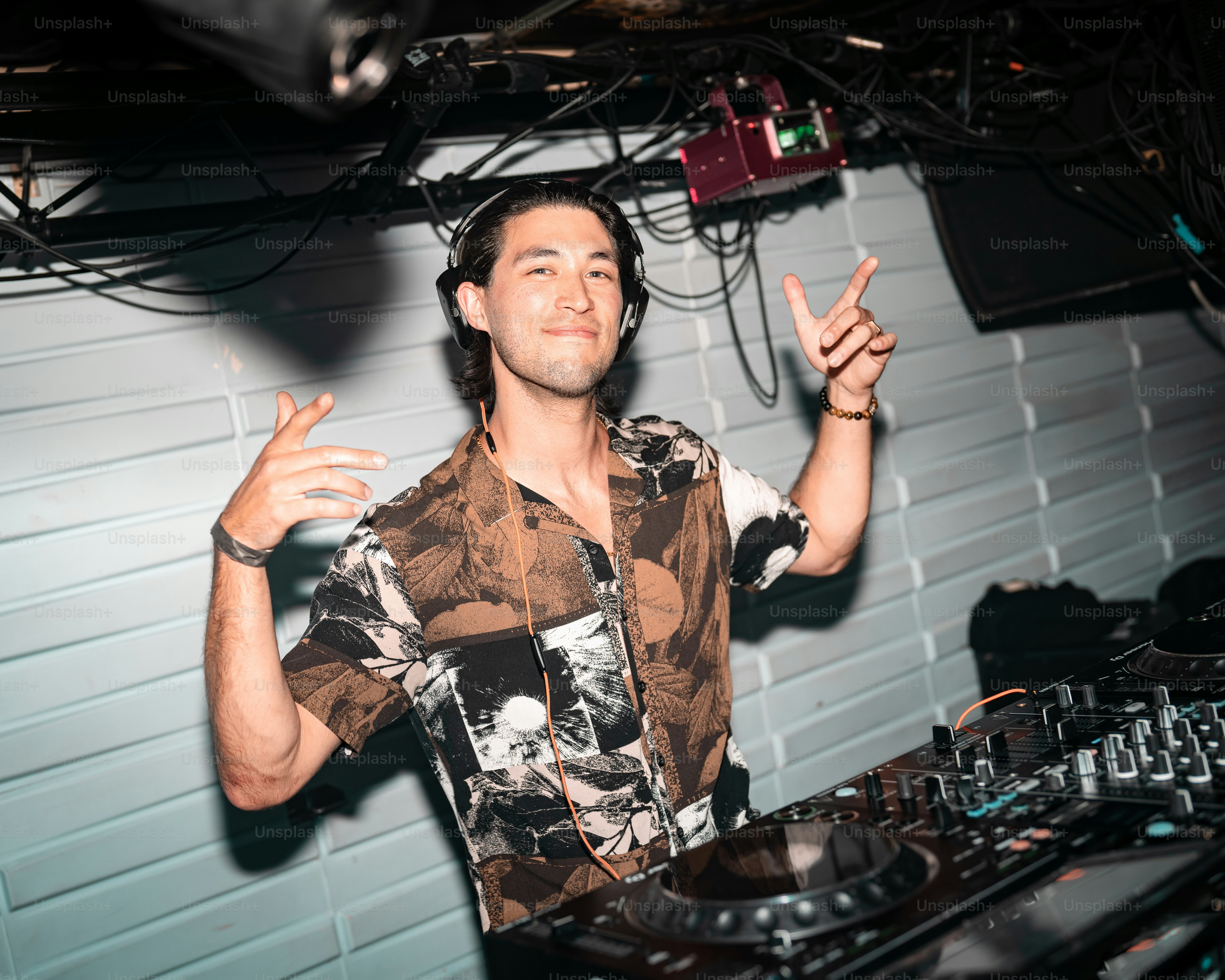 A man standing in front of a dj set photo – Music Image on Unsplash