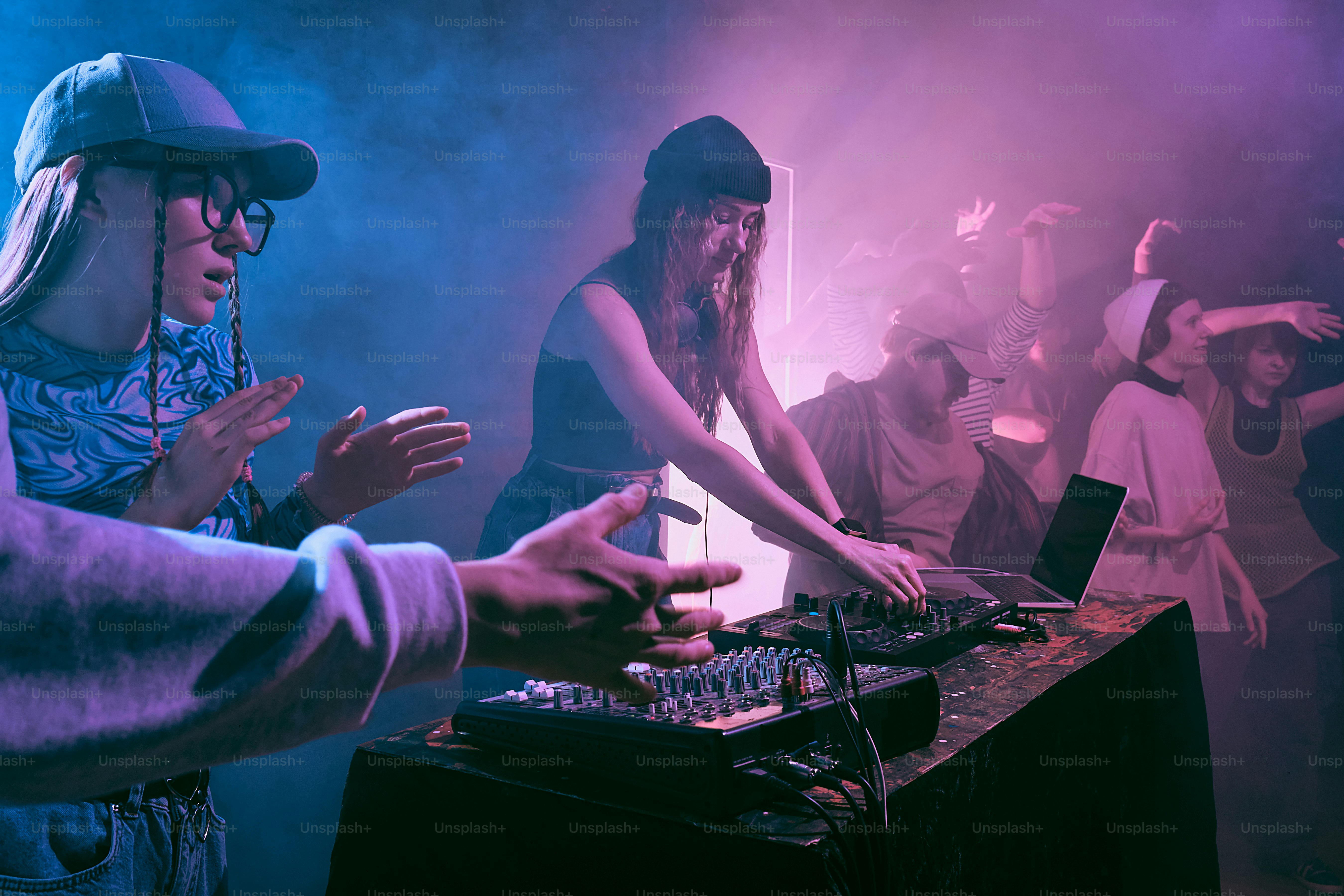 A group of people standing around a dj booth photo – Dj Image on Unsplash
