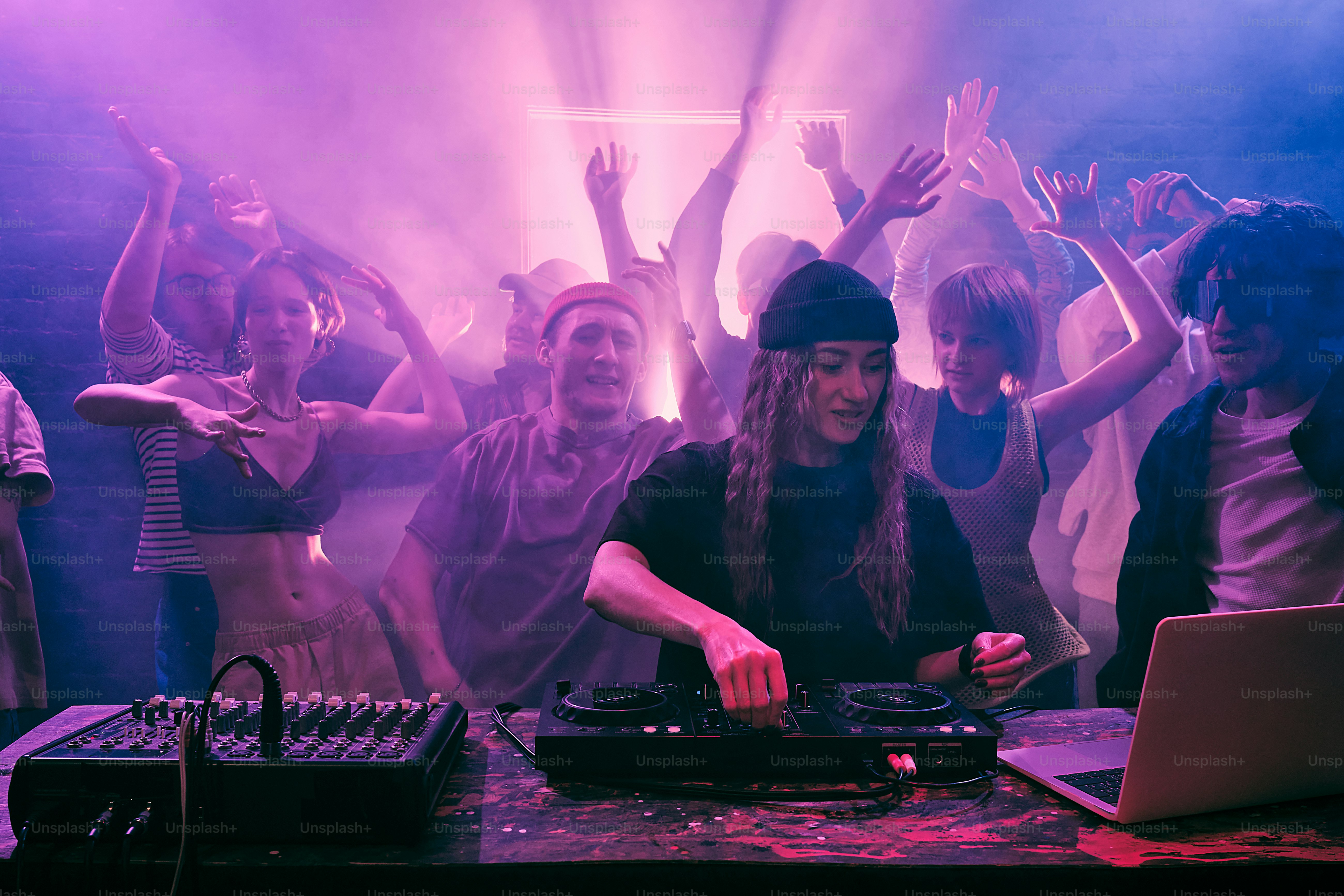 A group of people standing around a dj booth photo – Dj Image on Unsplash