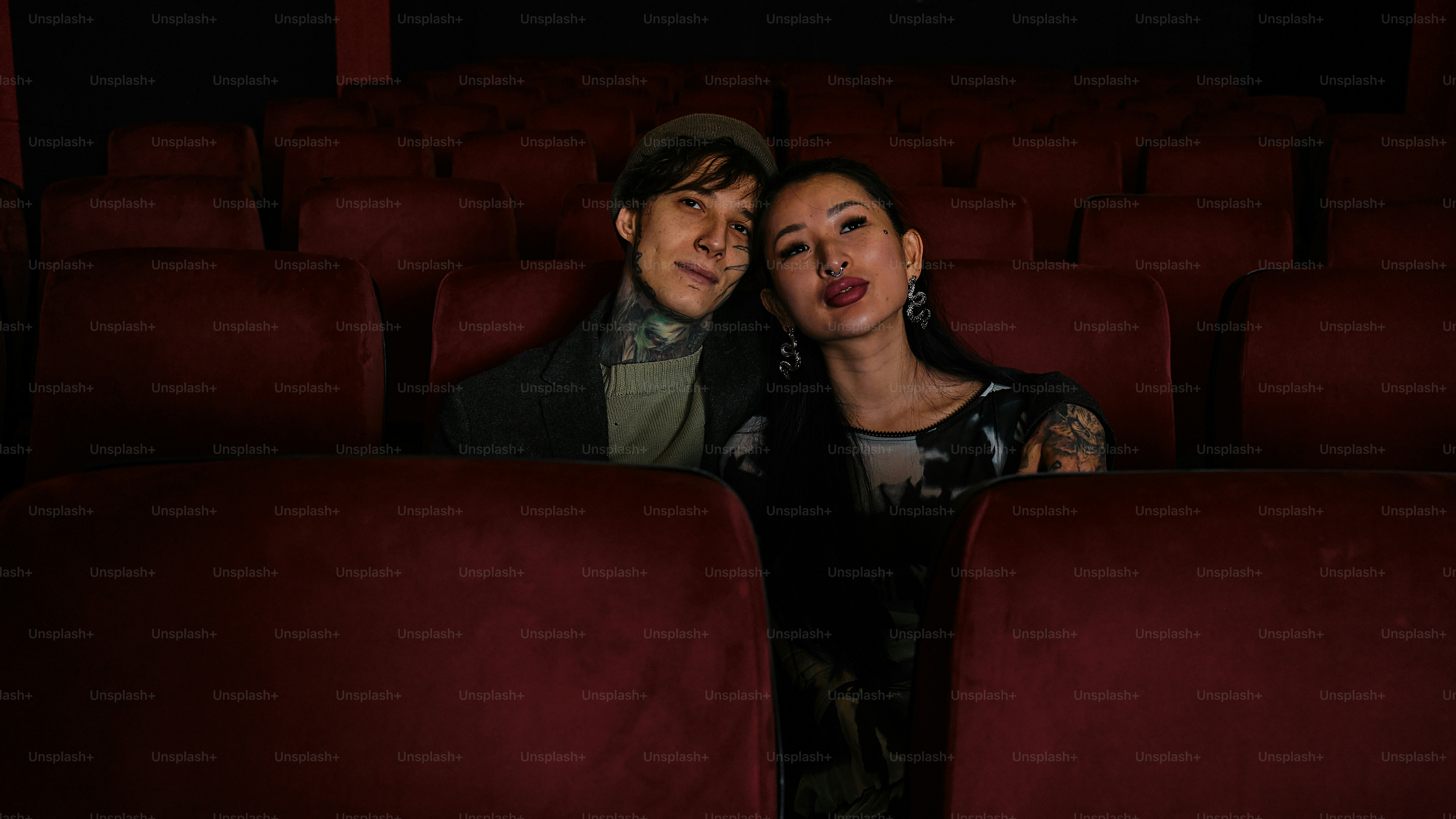 A man and a woman sitting in a theater photo – Couple Image on Unsplash