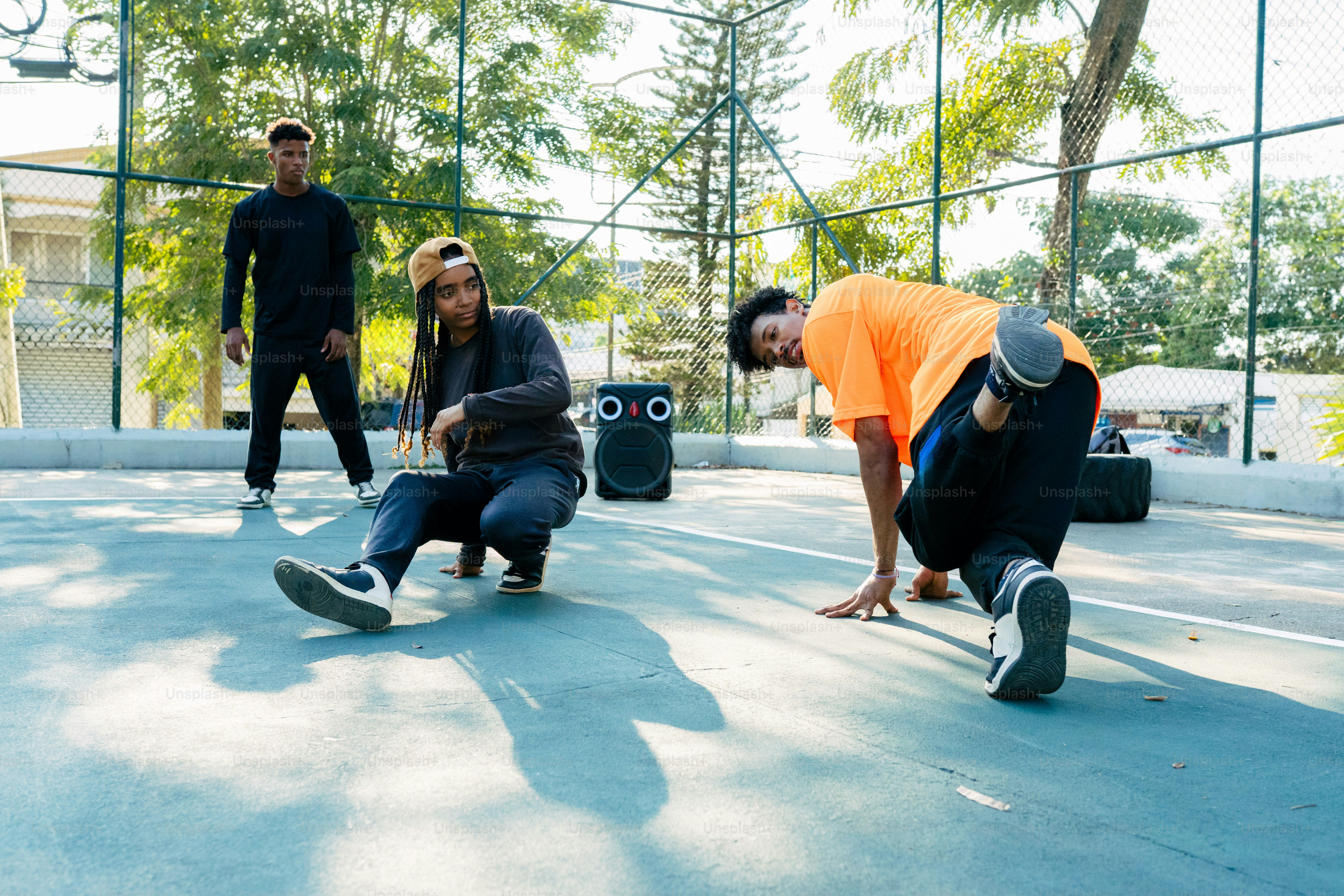 A group of people doing a handstand on a tennis court photo – Break ...