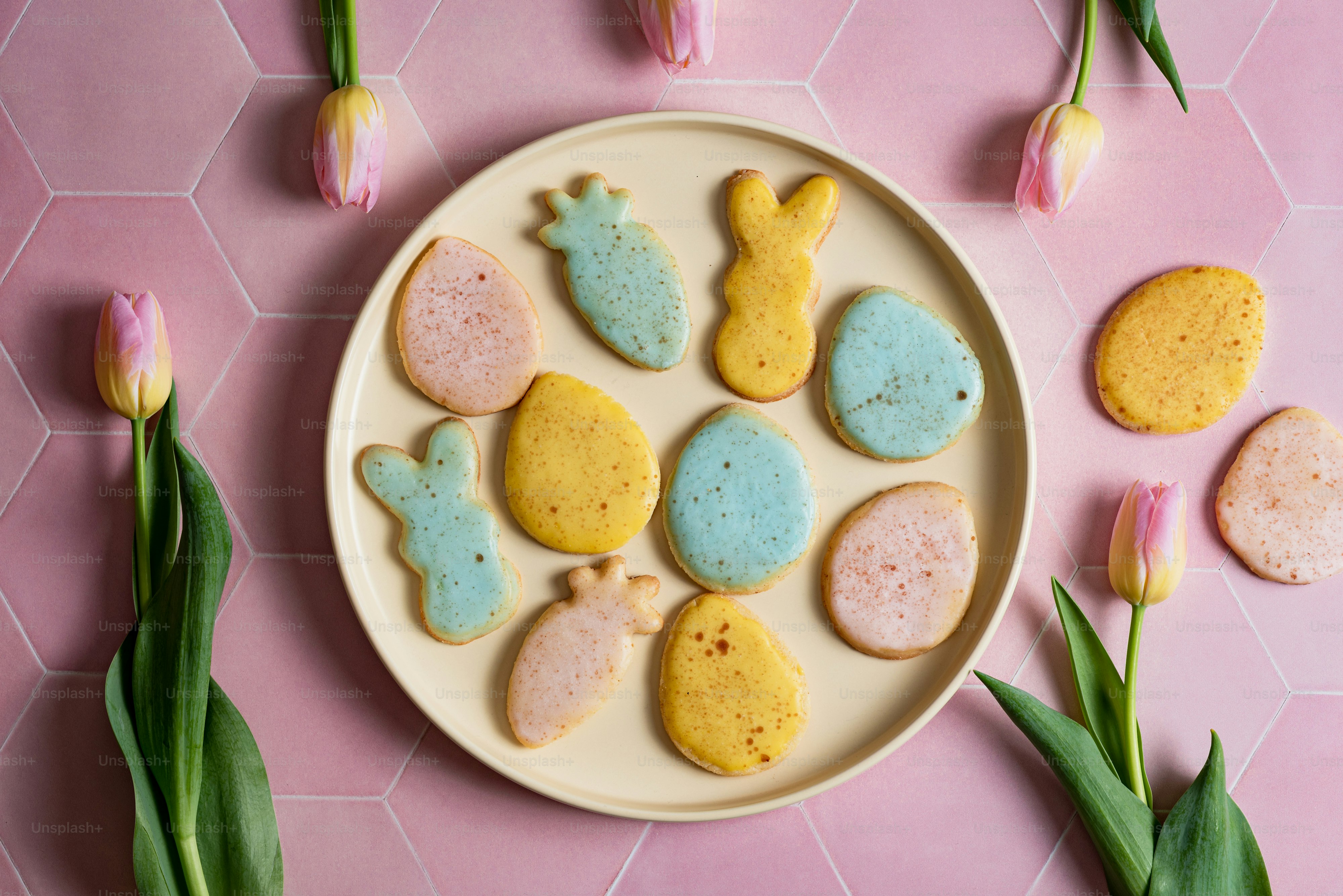 A plate of decorated cookies on a pink table photo – Easter decoration ...