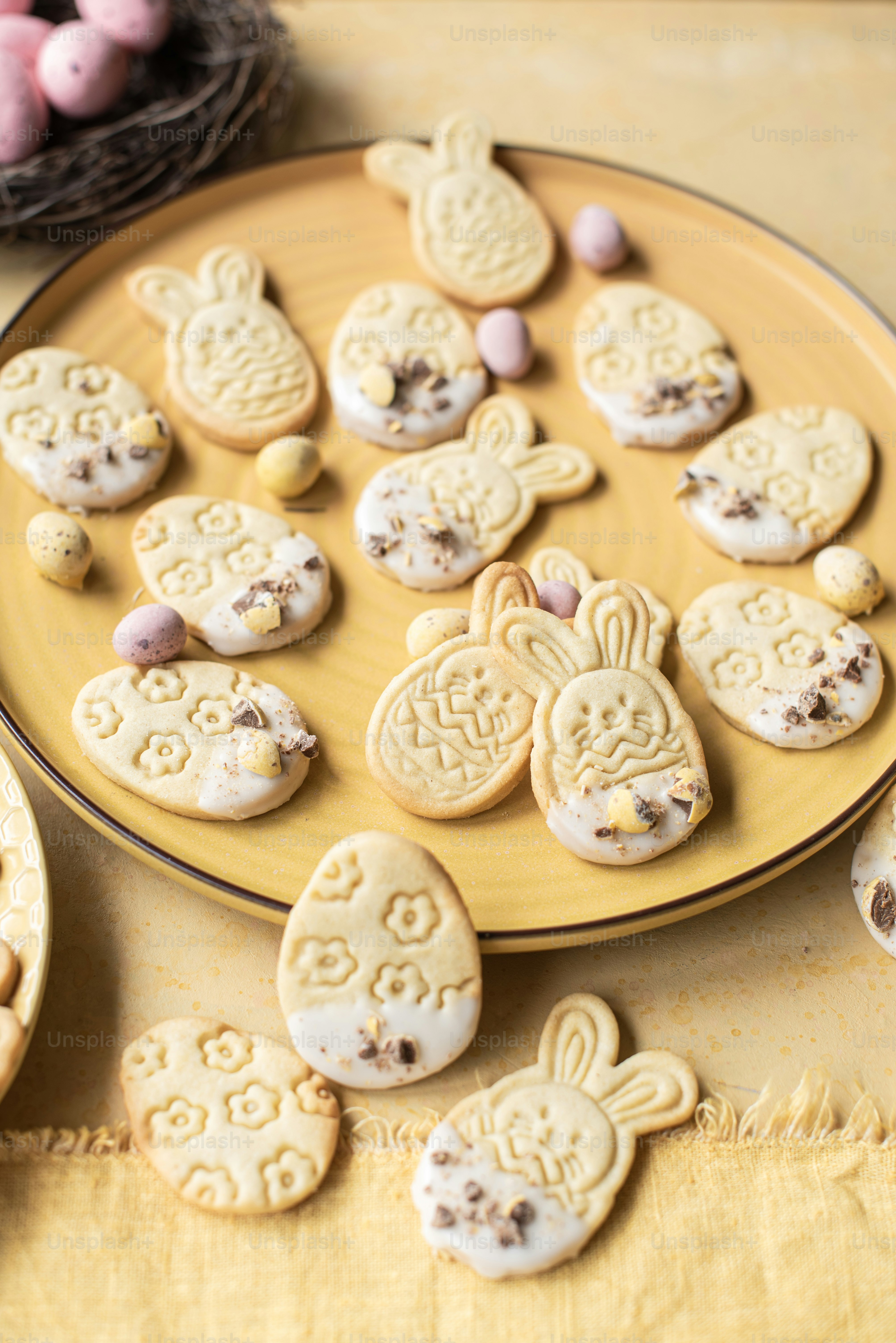 A plate of decorated cookies on a table photo – Cookies Image on Unsplash