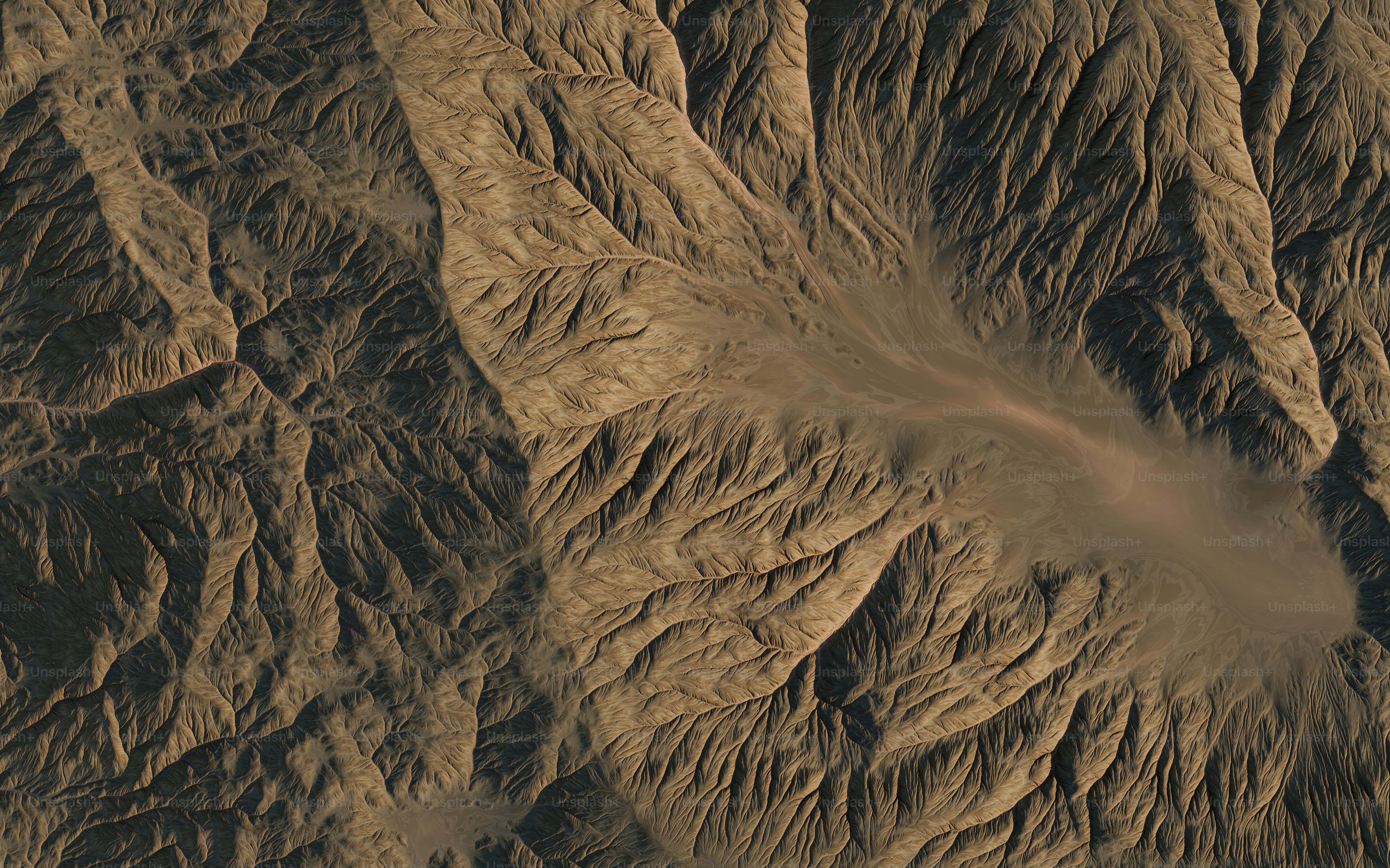 An aerial view of a mountain range in the desert photo – Terrain Image ...