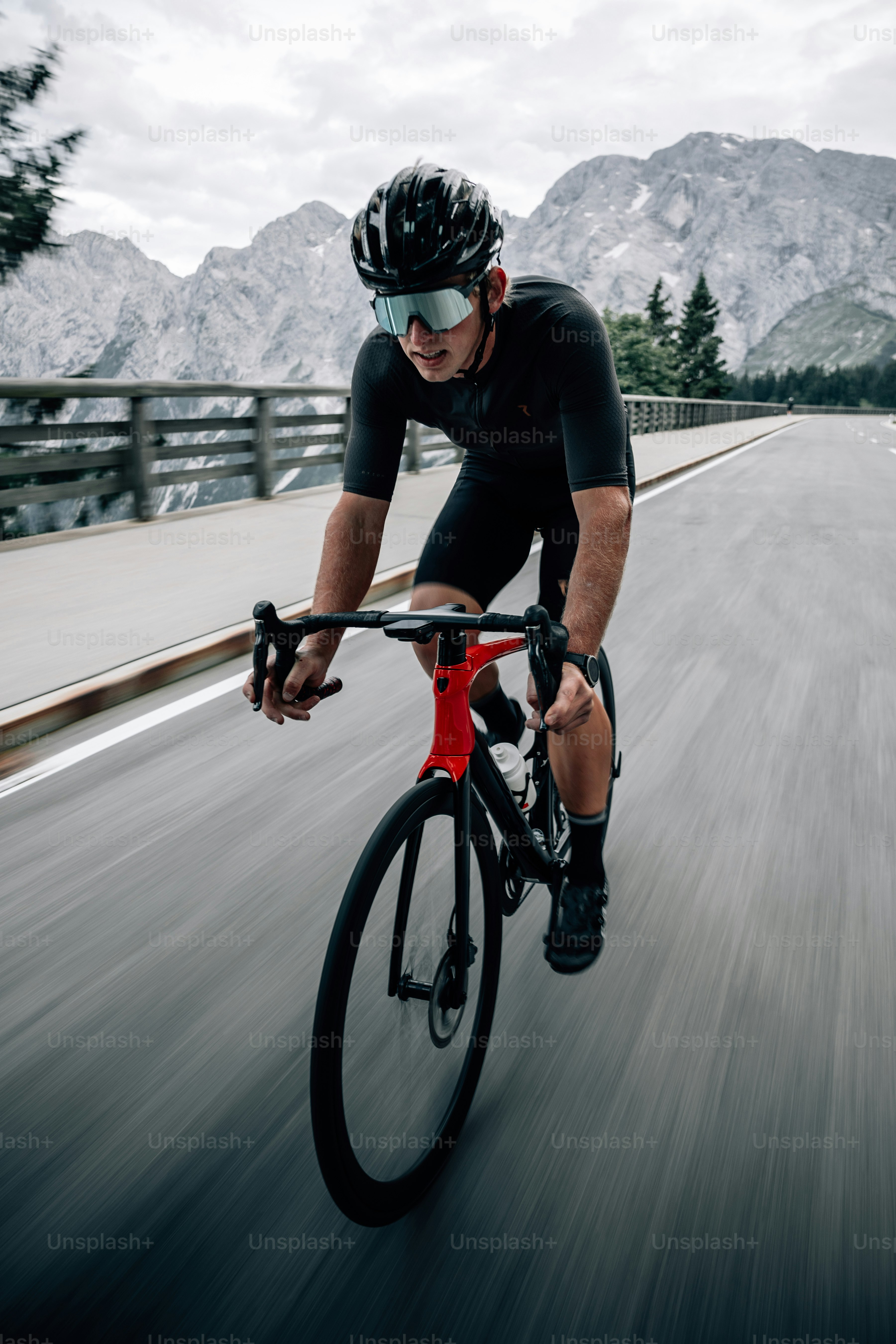 A man riding a bike on top of a road photo – Road bike Image on Unsplash