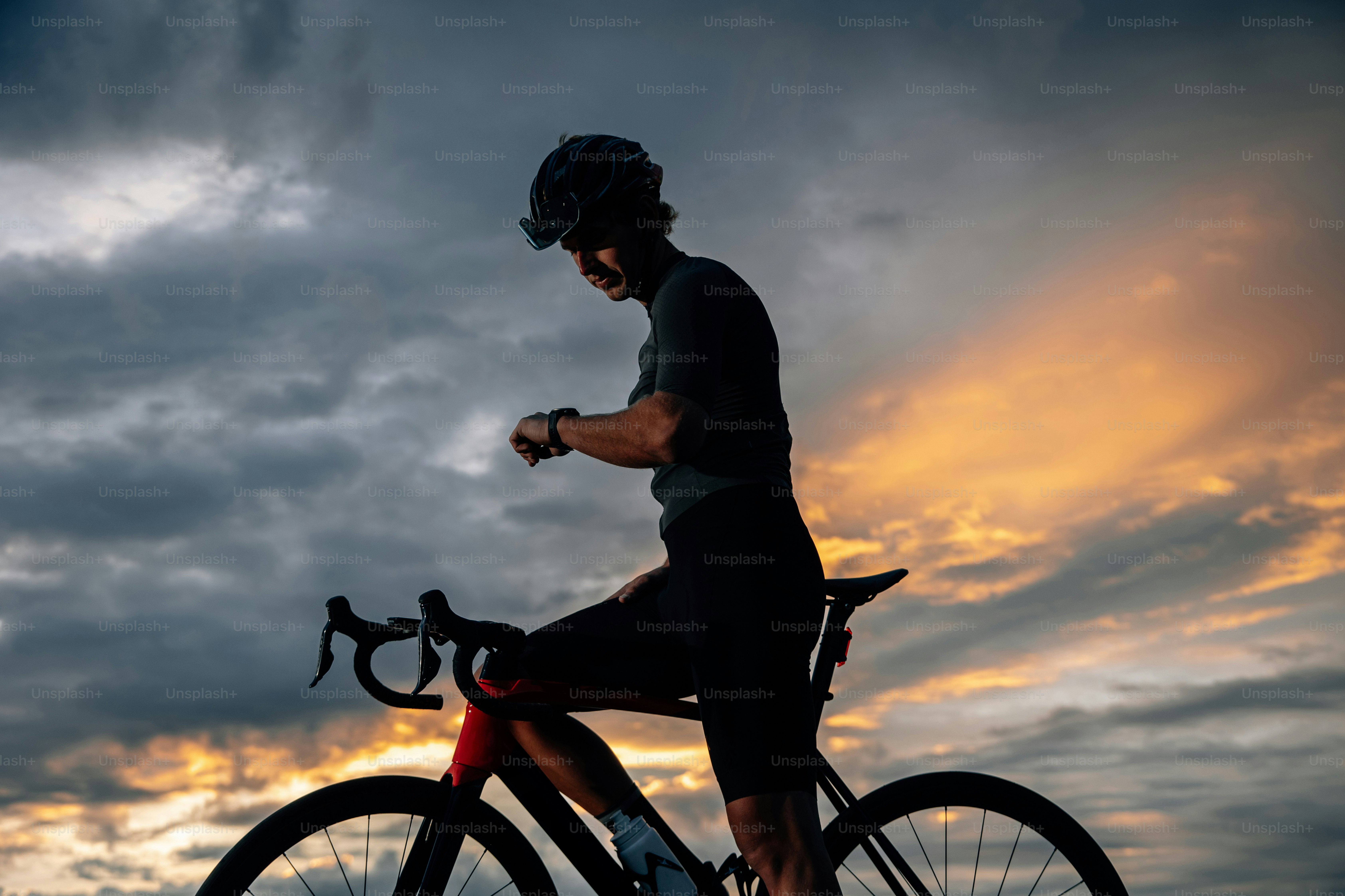 A man riding a bike on top of a road photo – Road bike Image on Unsplash