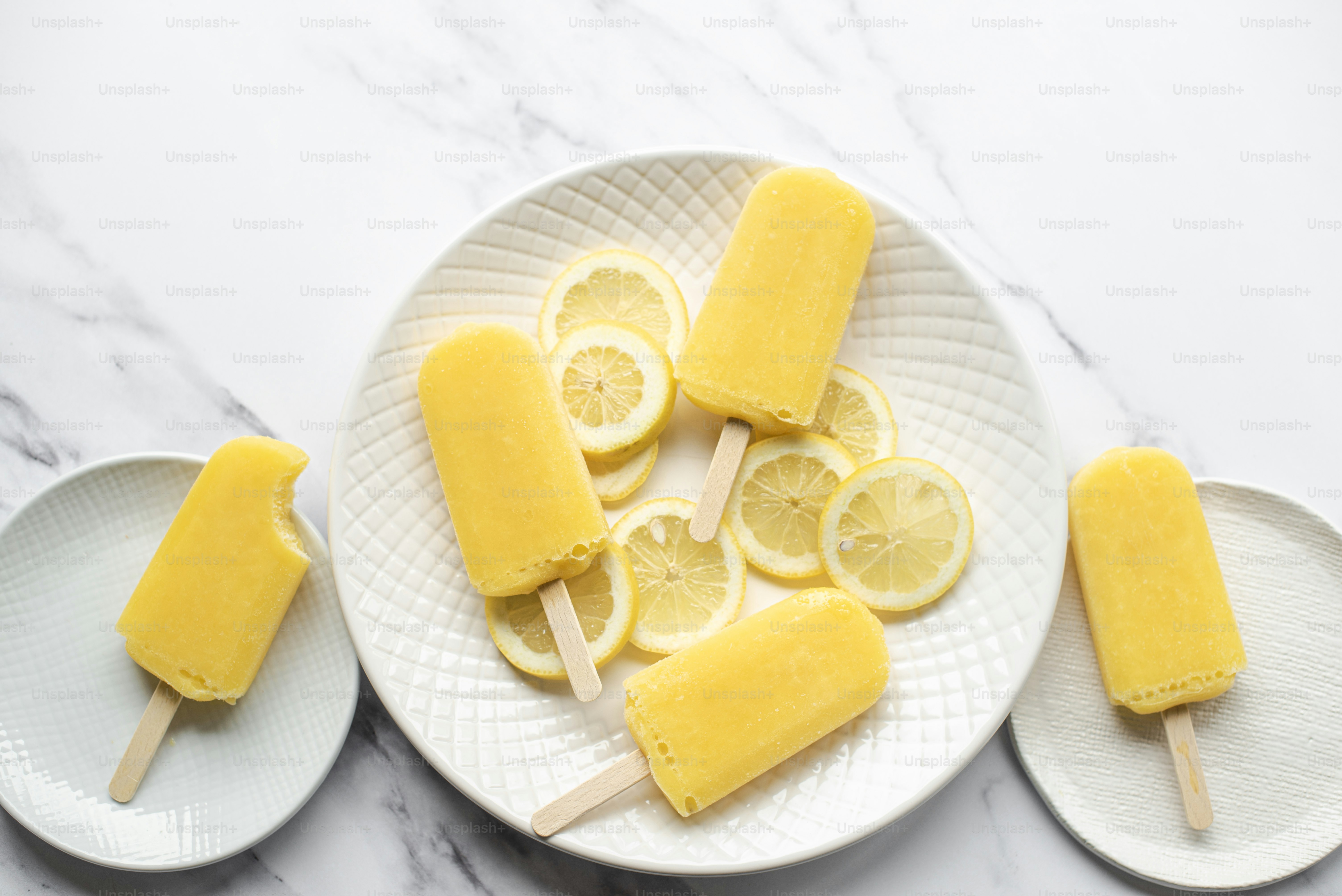 A white plate topped with slices of lemon photo – Sweet treats Image on ...
