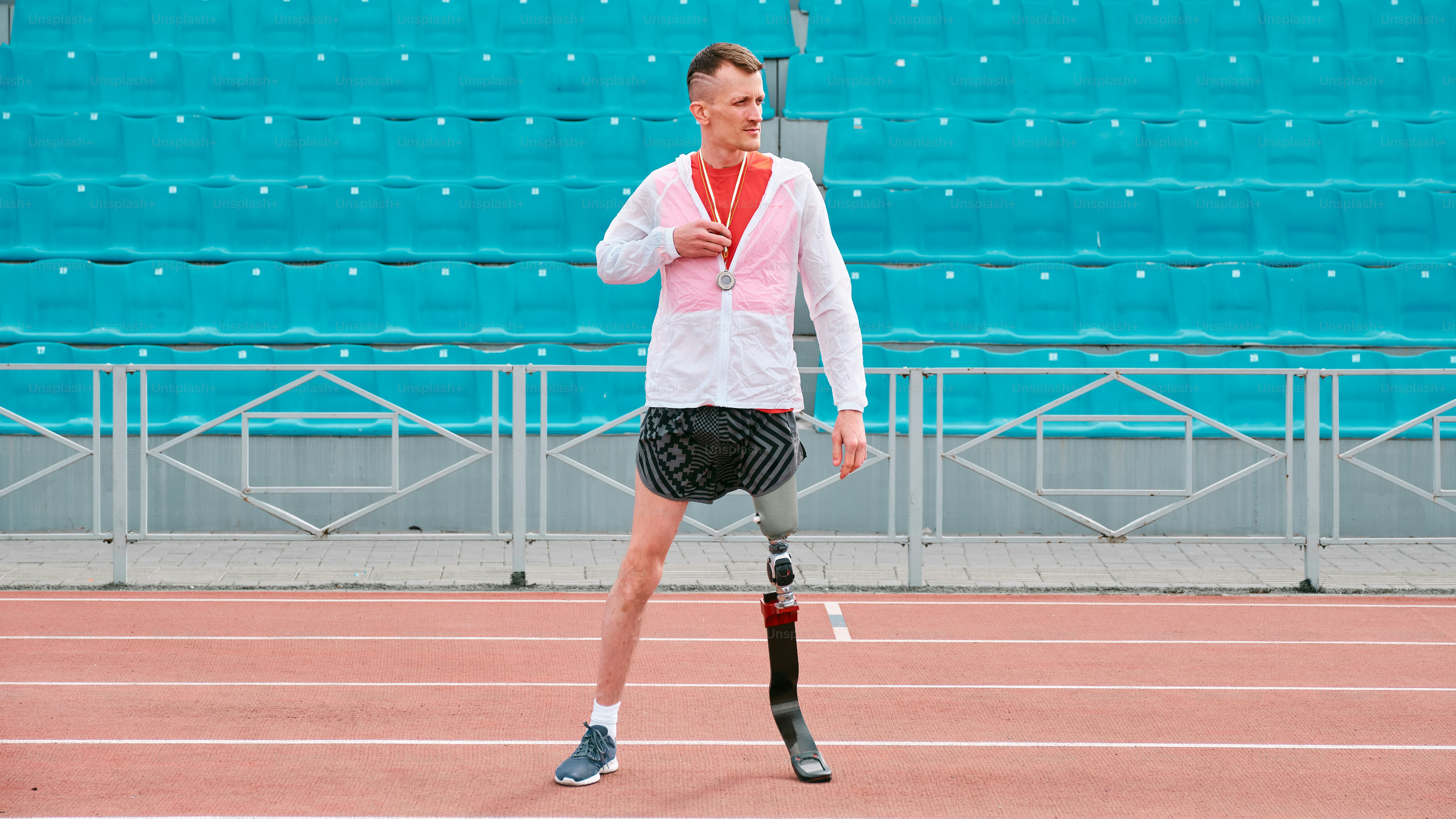 A man with a broken leg walking on a tennis court photo – Amputee Image ...