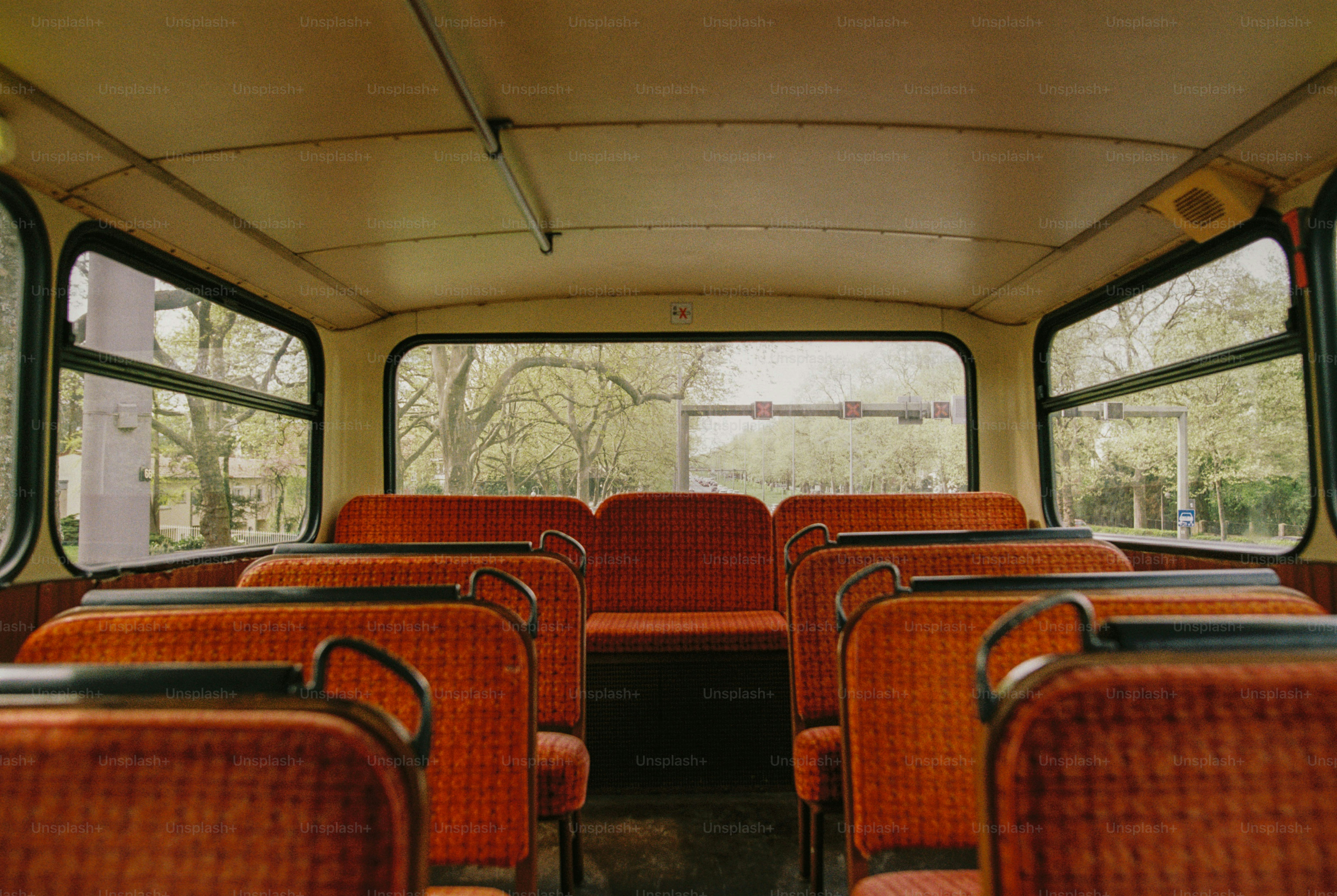 45,628+ Bus Interior Pictures | Download Free Images on Unsplash