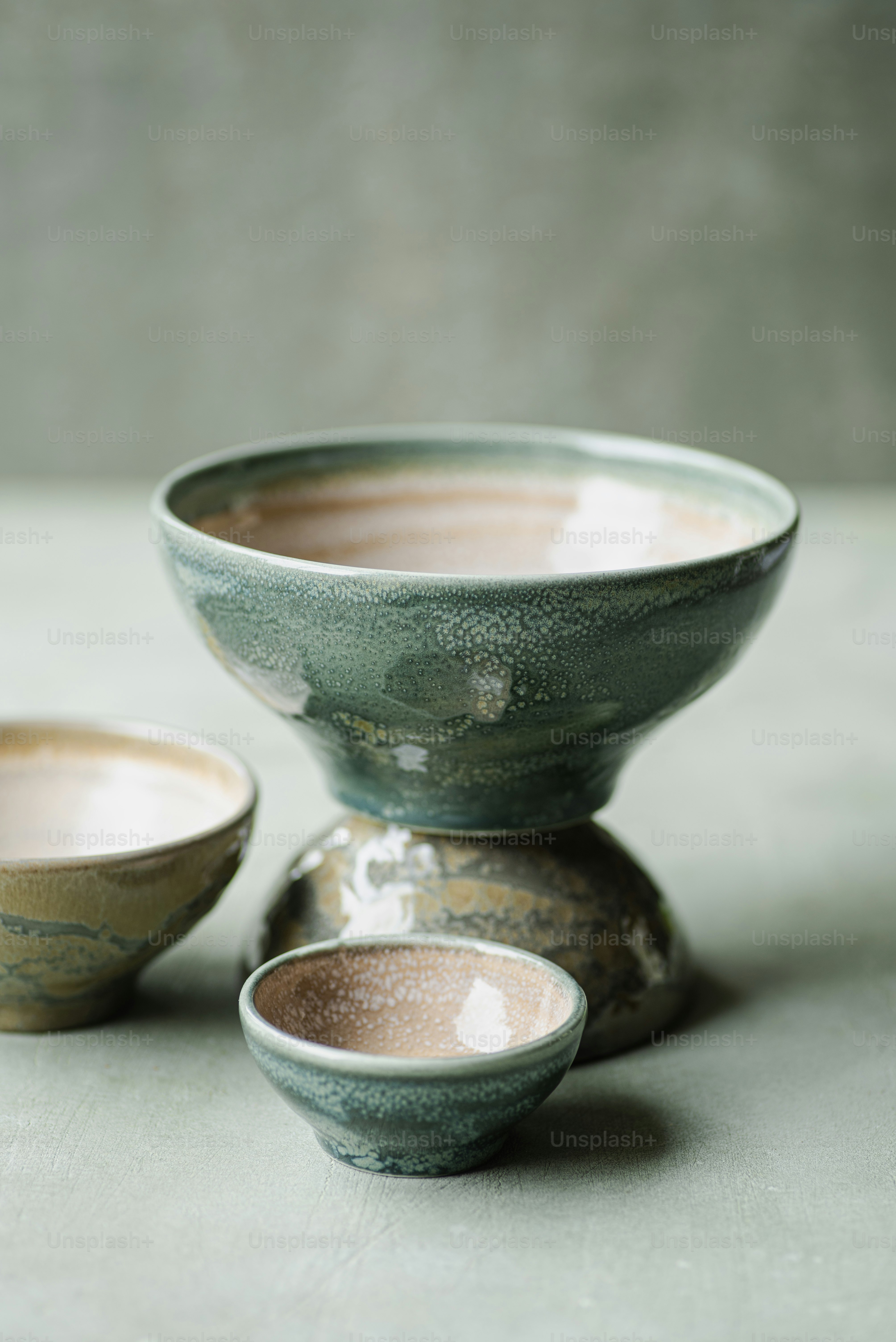 A couple of bowls sitting on top of a table photo – Prop styling Image ...