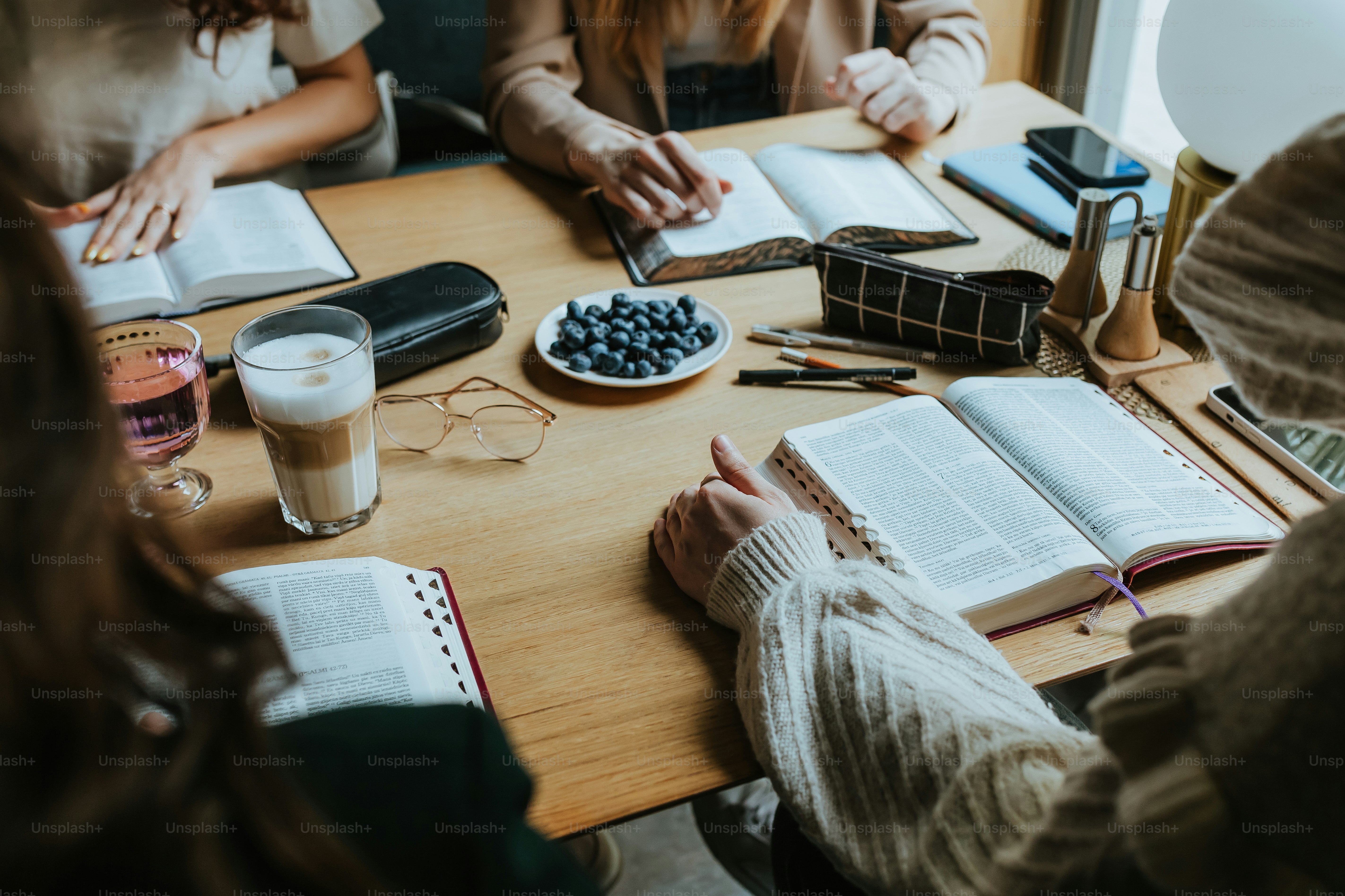 750+ Bible Study Pictures [HD] | Download Free Images on Unsplash