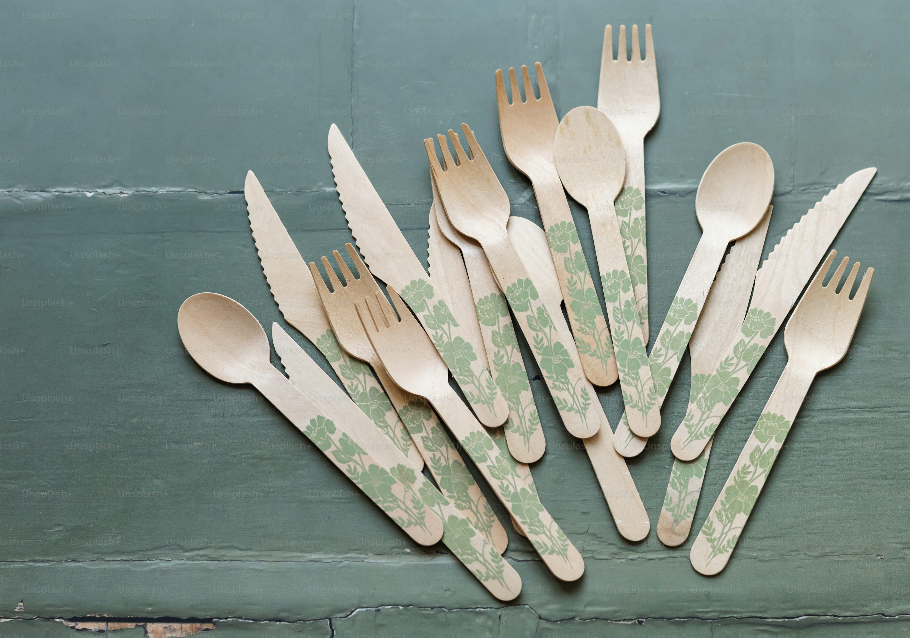 A bunch of wooden forks and spoons on a table photo – Knife Image on ... A bunch of wooden forks and spoons on a table photo – Knife Image on ...