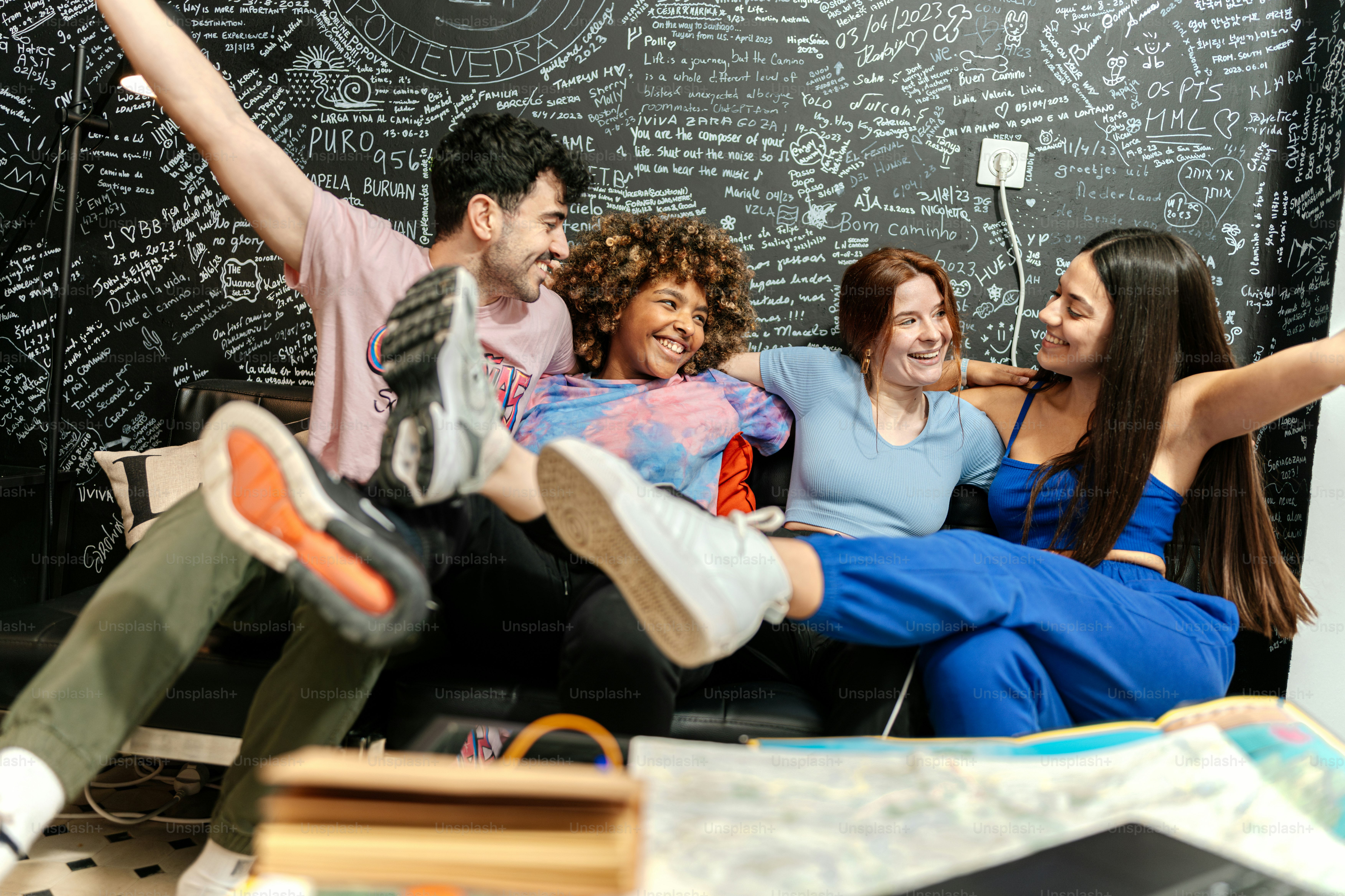 A group of people sitting in a room photo – Socializing Image on Unsplash