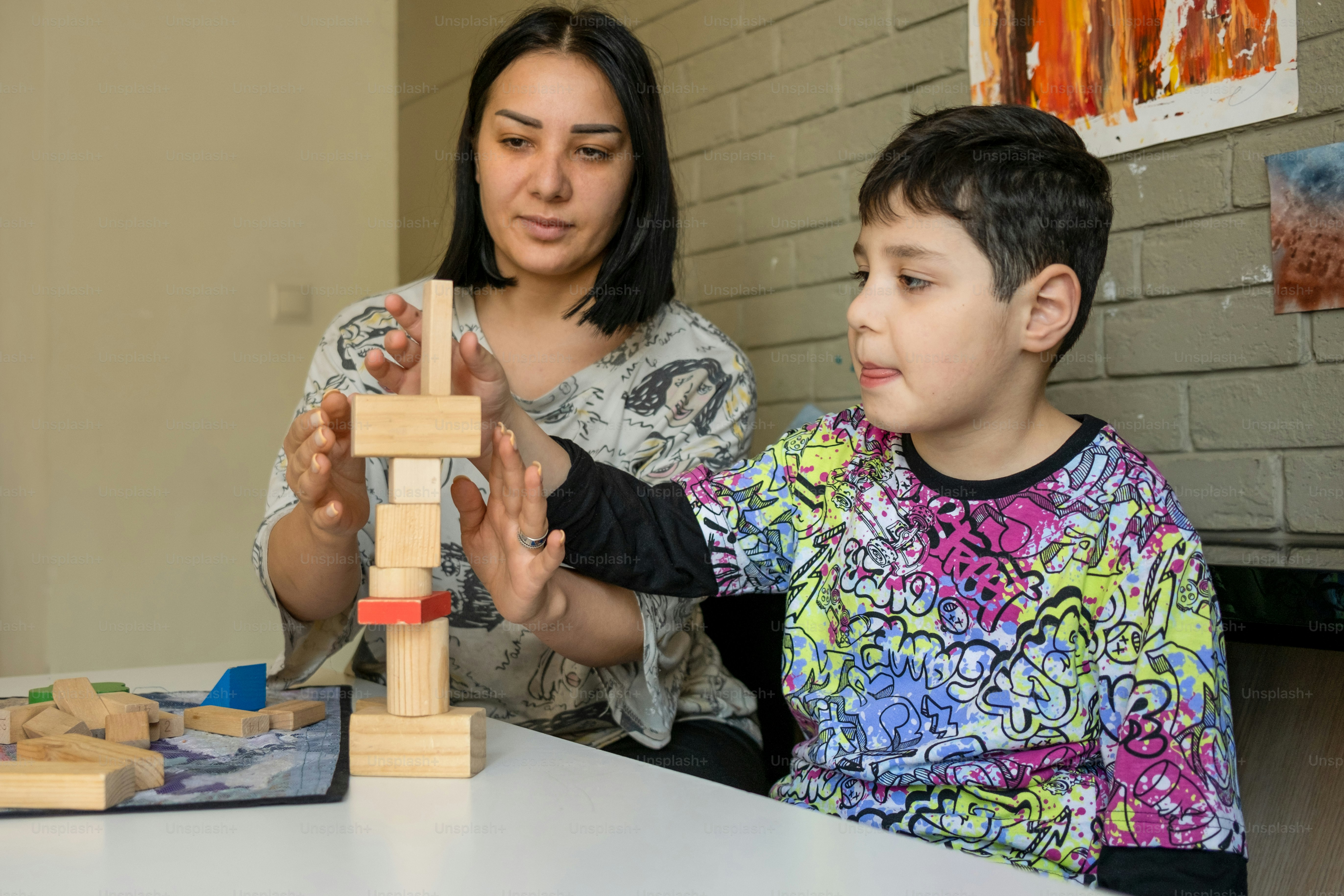 A woman and a child playing with blocks photo – Sen Image on Unsplash
