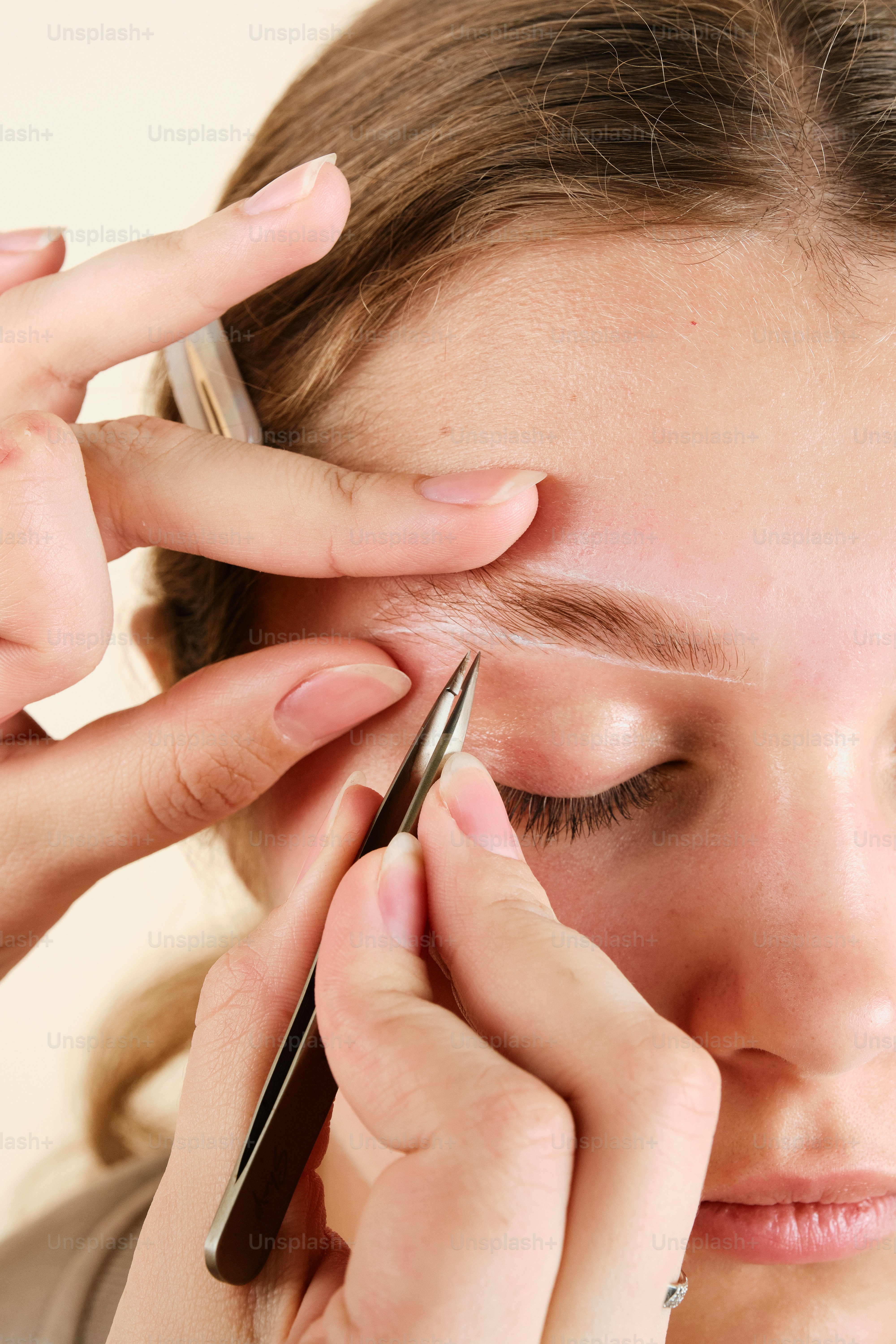 A woman is putting a pair of scissors in her eye photo – Brow ...