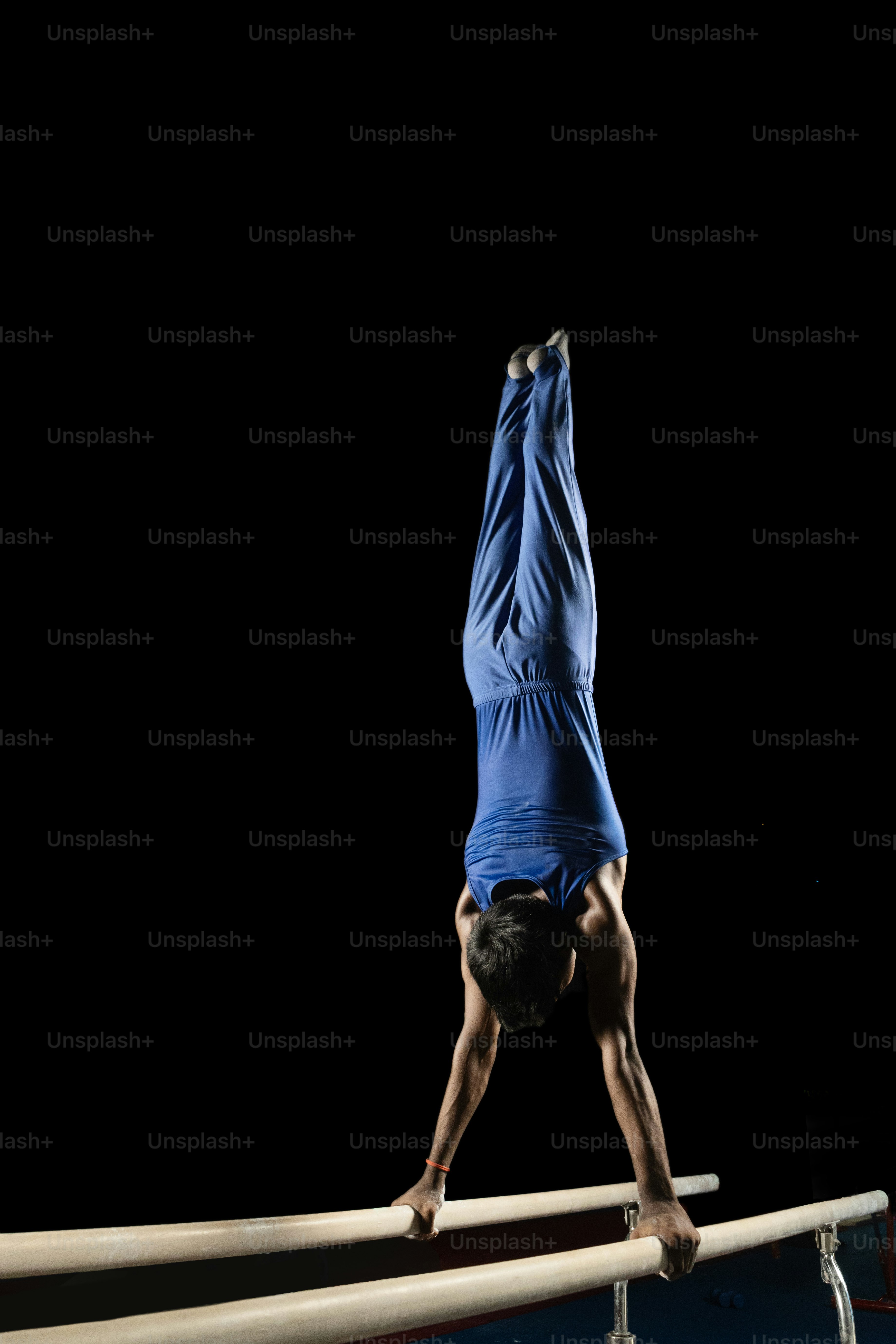 A woman doing a handstand on a balance beam photo – Olympic sport Image ...