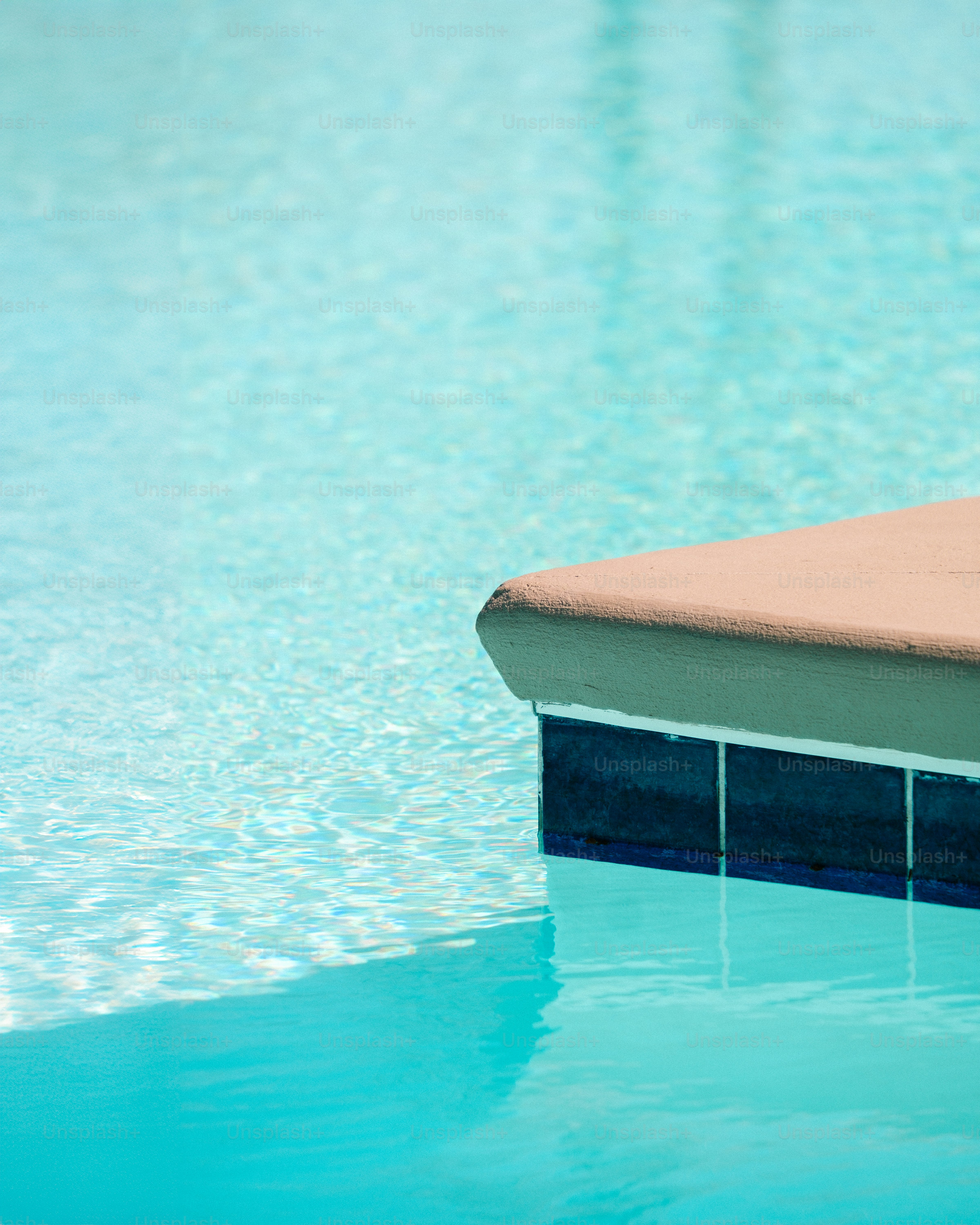 An empty swimming pool with blue water photo – Summer Image on Unsplash