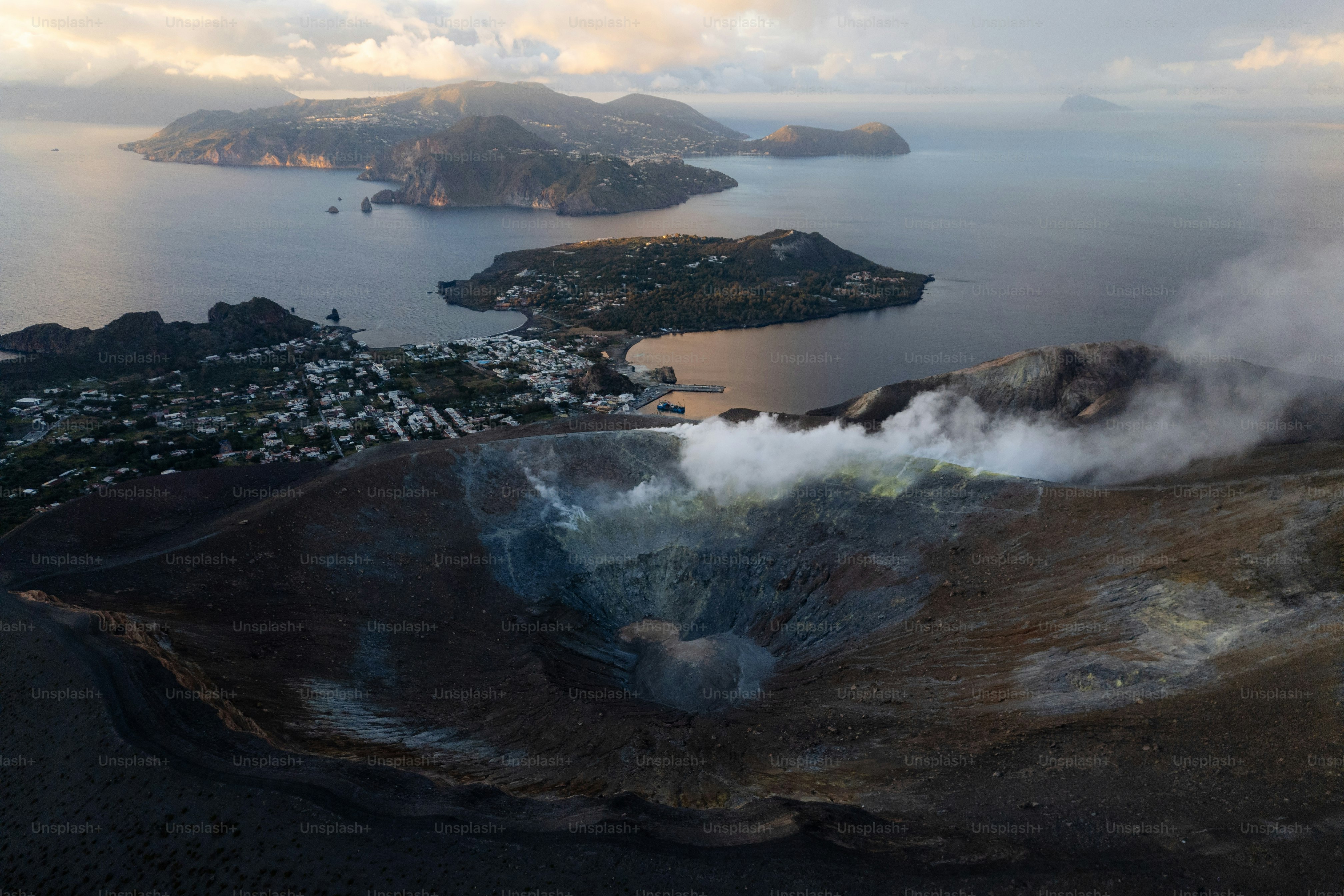 An aerial view of a volcano and a body of water photo – Vulcano Image ...