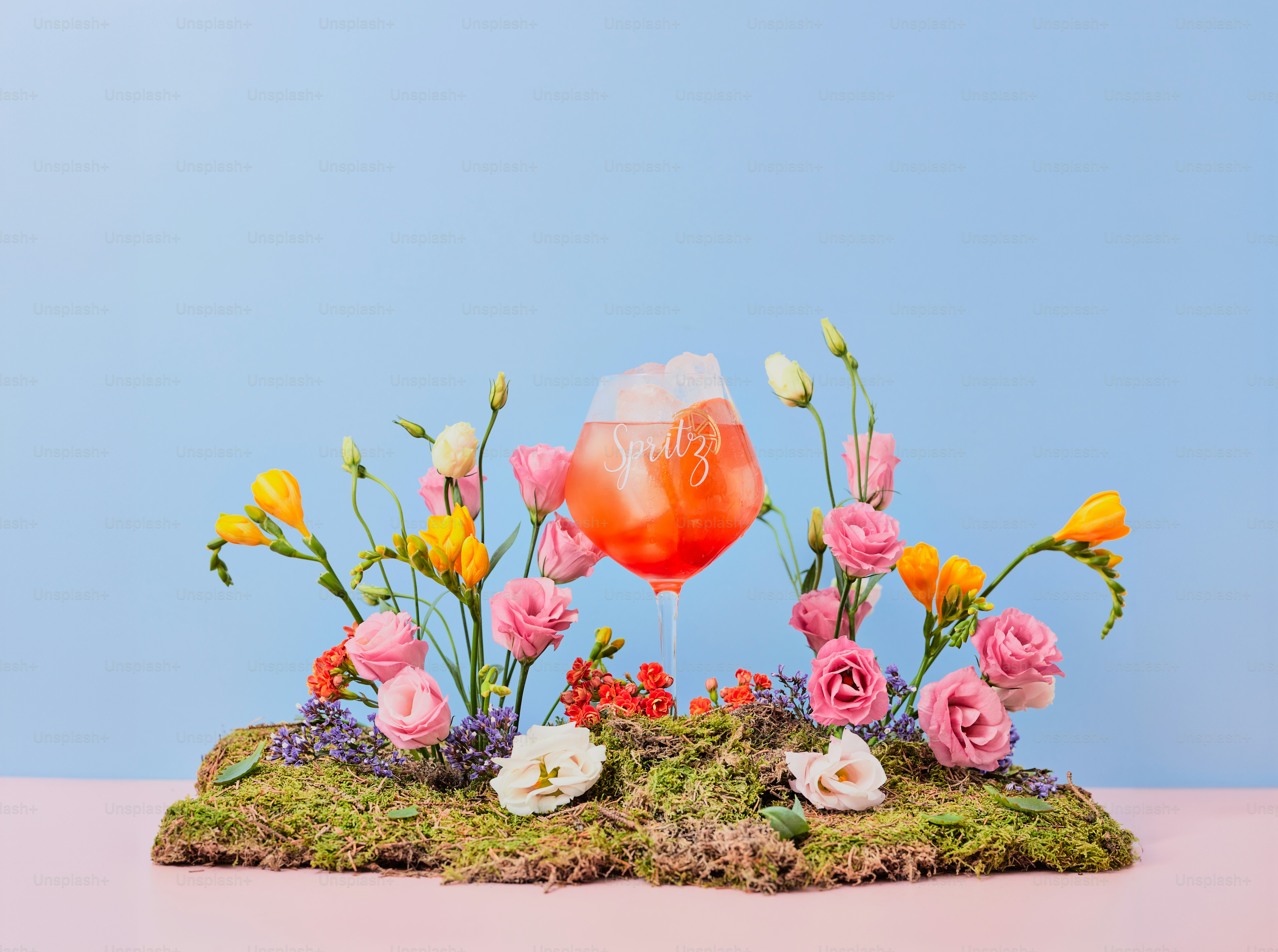 A small island with flowers and a drink on it photo – Aperol spritz ...