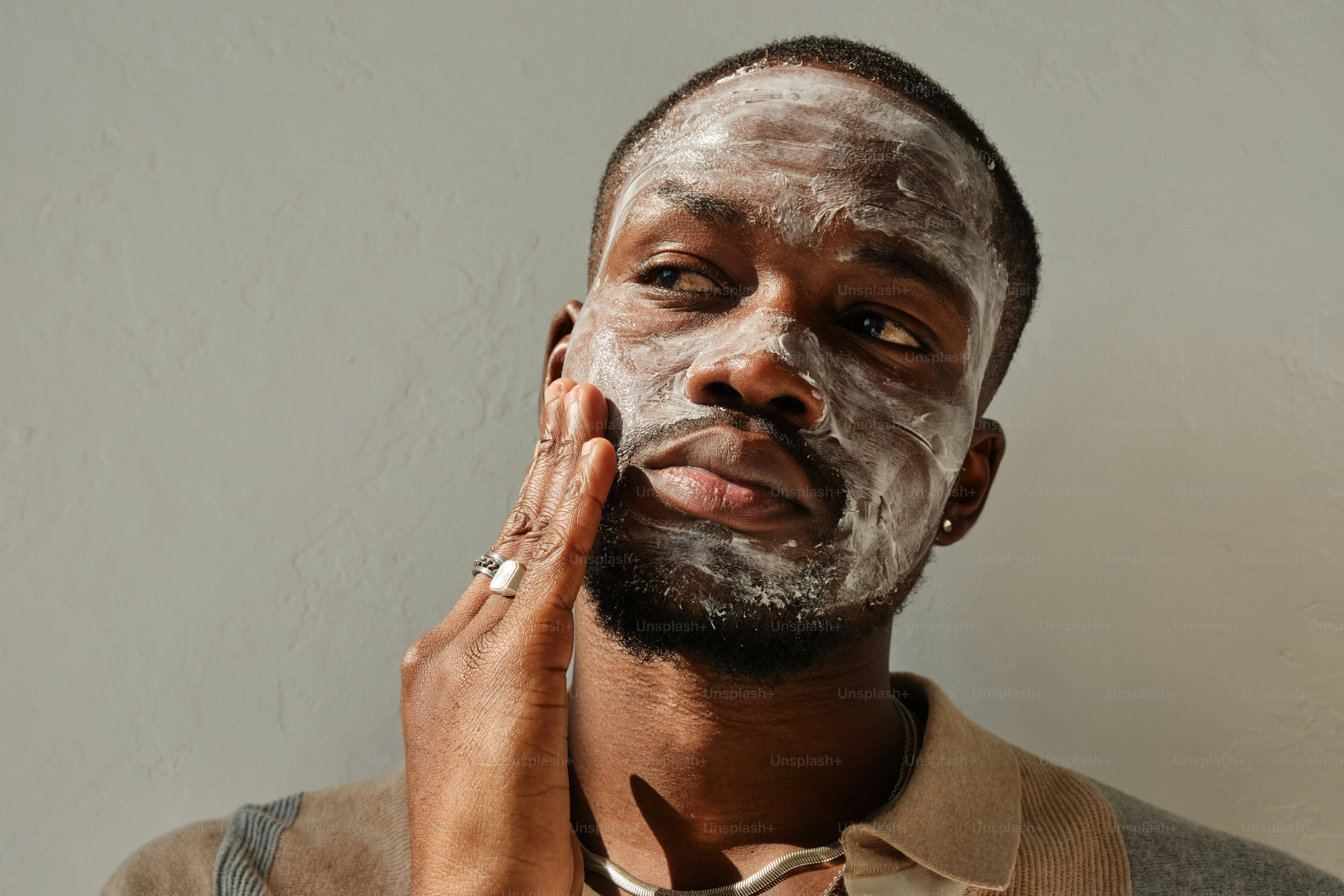 A man shaving his face with a shaving razor photo – Facial procedures ...