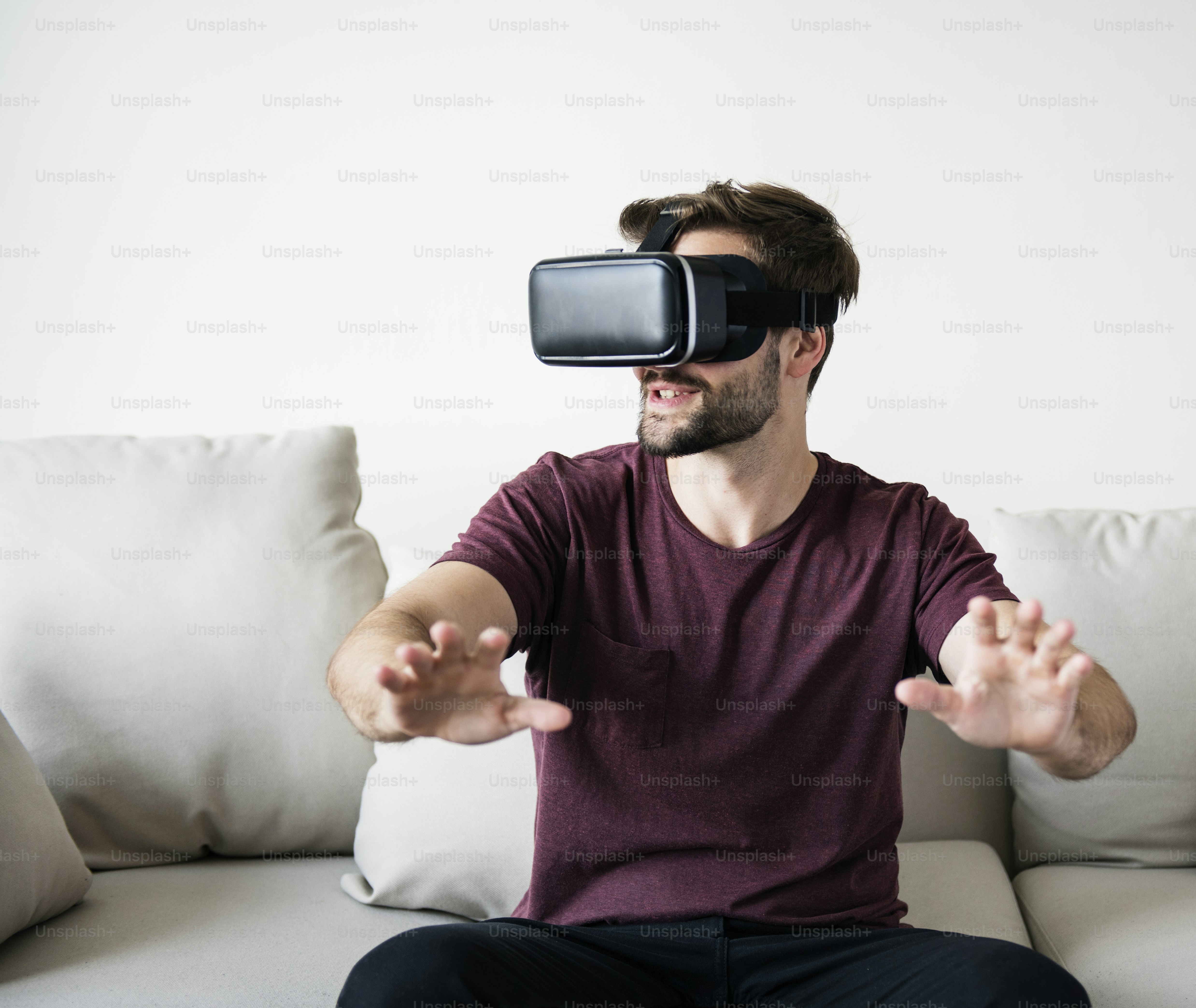White man enjoying VR photo – Technology Image on Unsplash