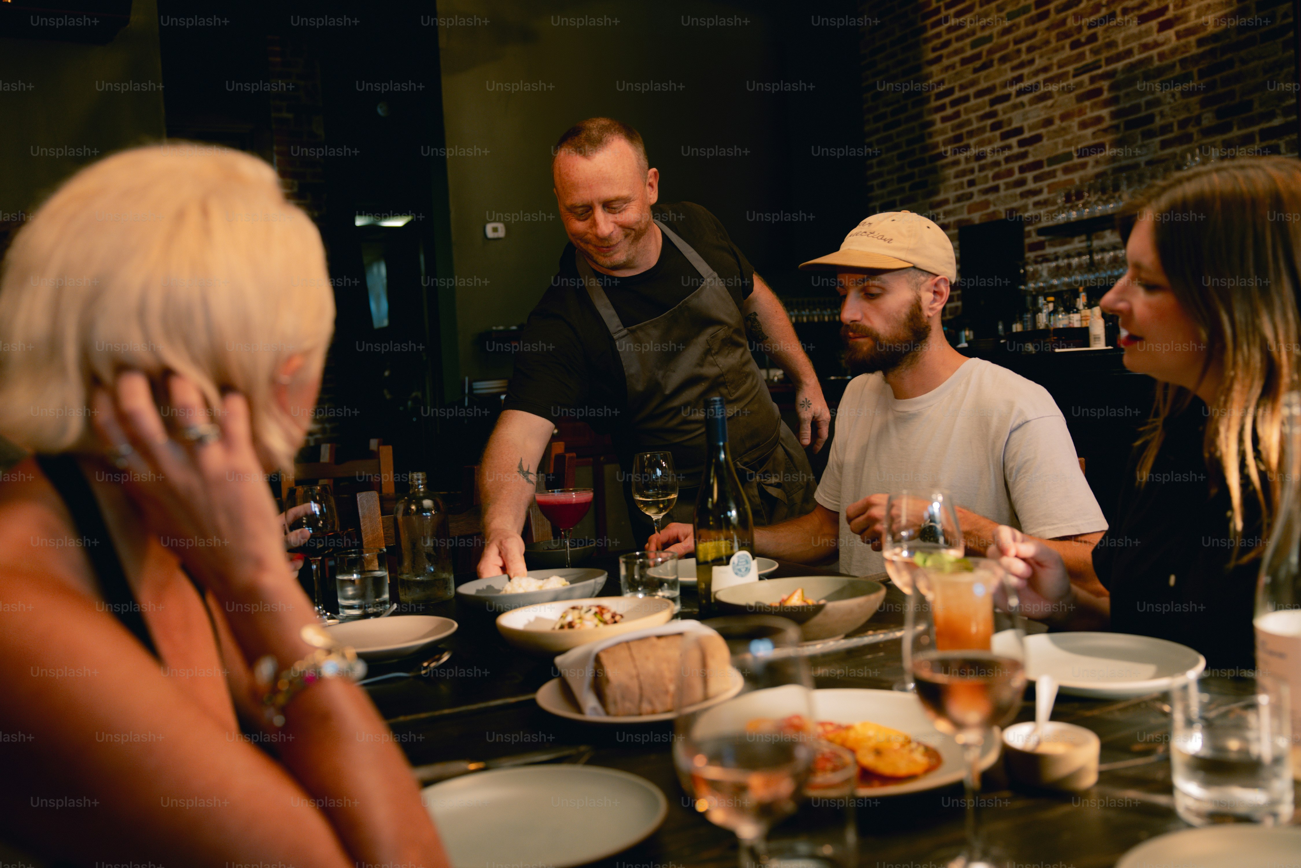 Dining Out Pictures | Download Free Images on Unsplash