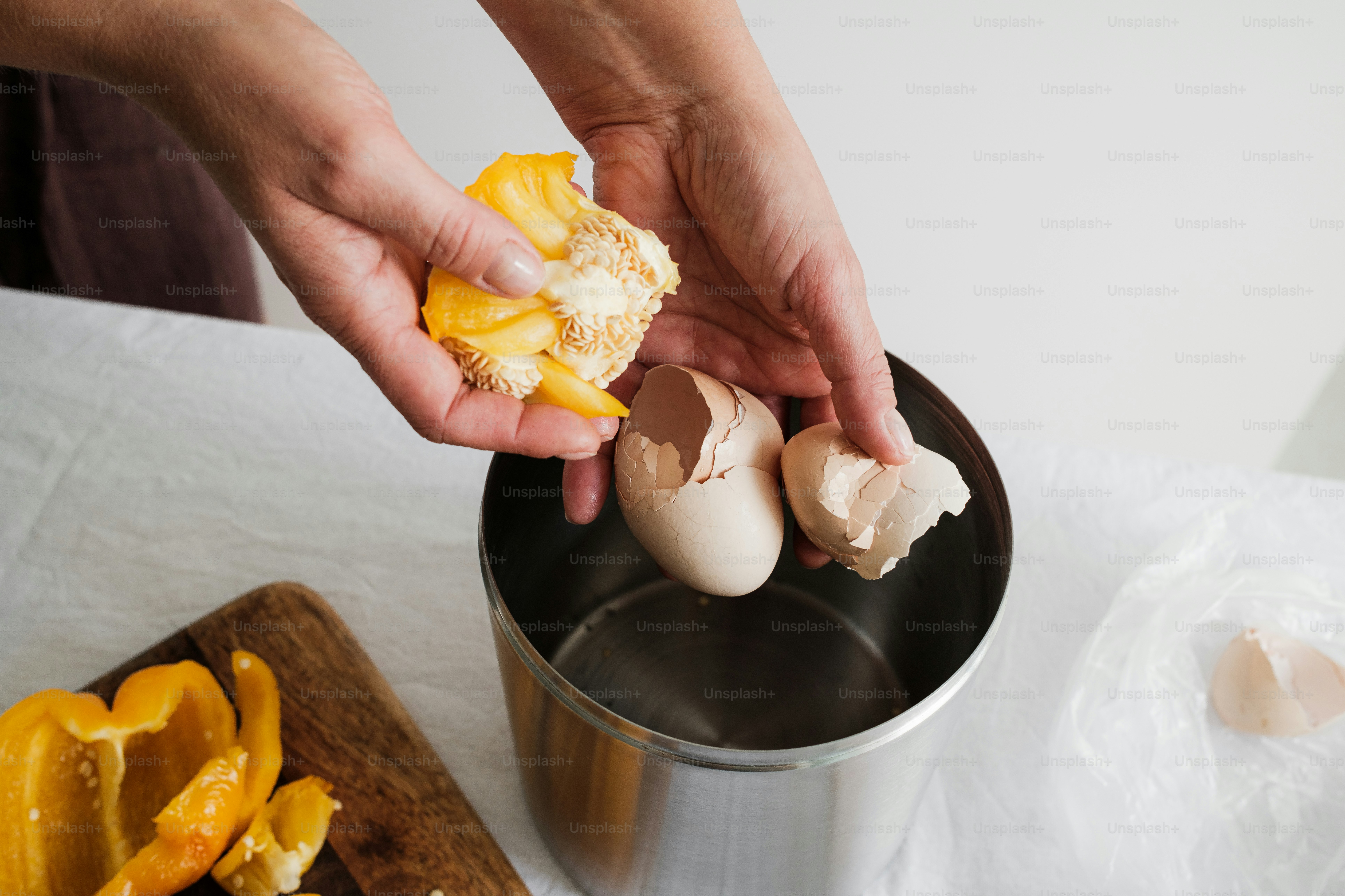 A person is peeling an egg in a trash can photo – Waste Image on Unsplash