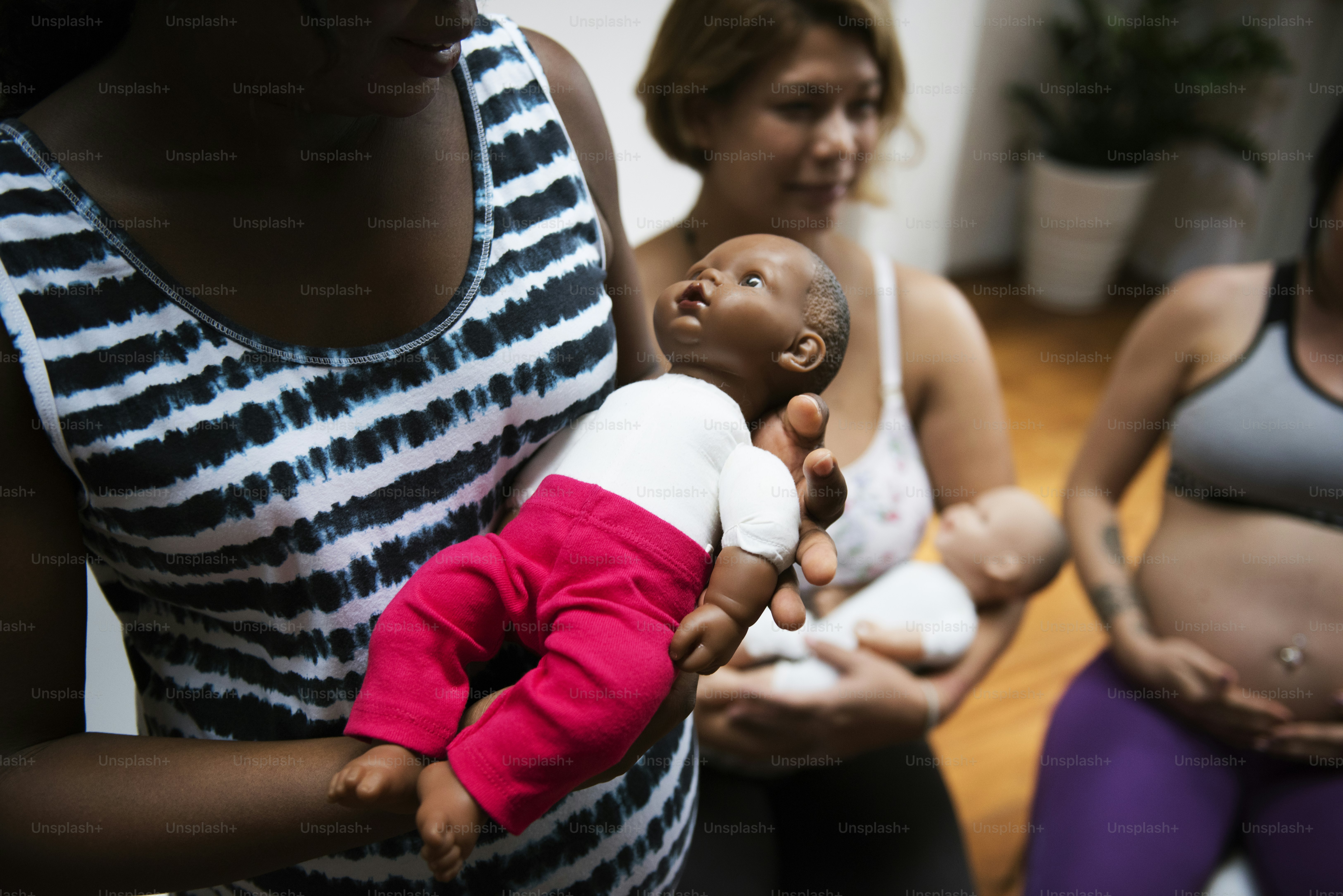 Mujeres embarazadas en una clase foto – Imagen de Salud y medicina en ...