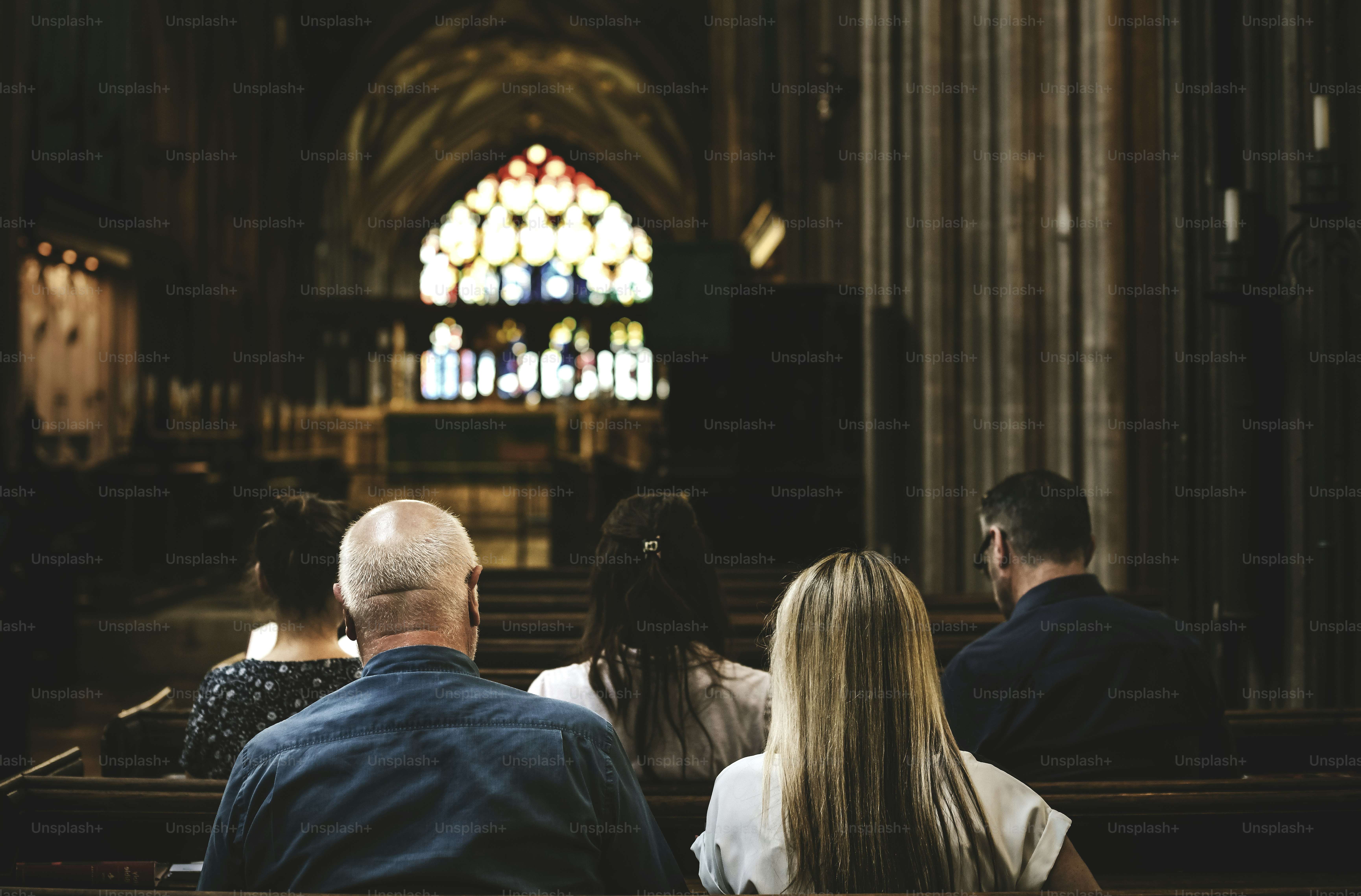 Churchgoers sitting in the pew photo – Human back Image on Unsplash