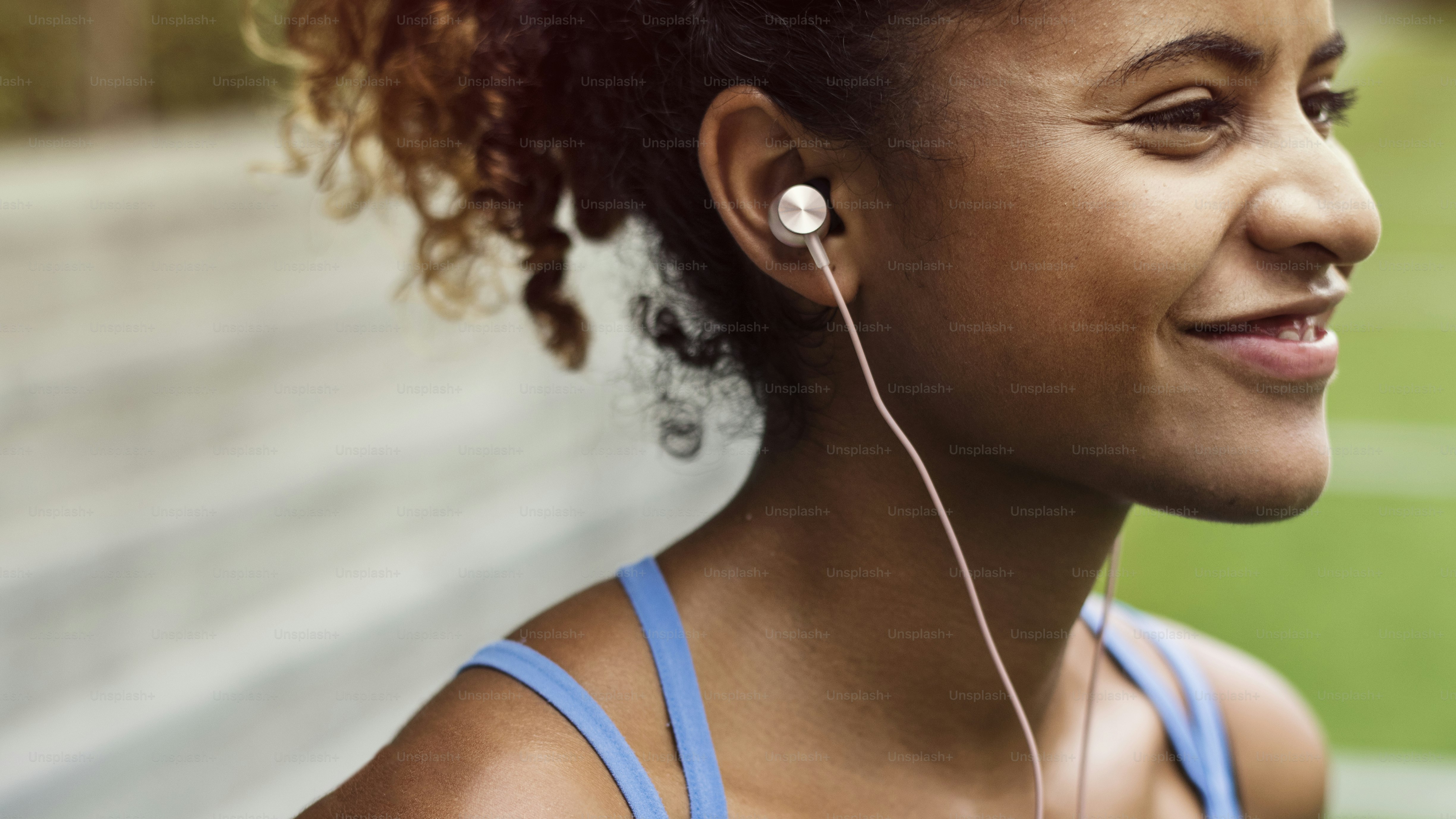 Girl smiling while listening to music photo – Rap Image on Unsplash