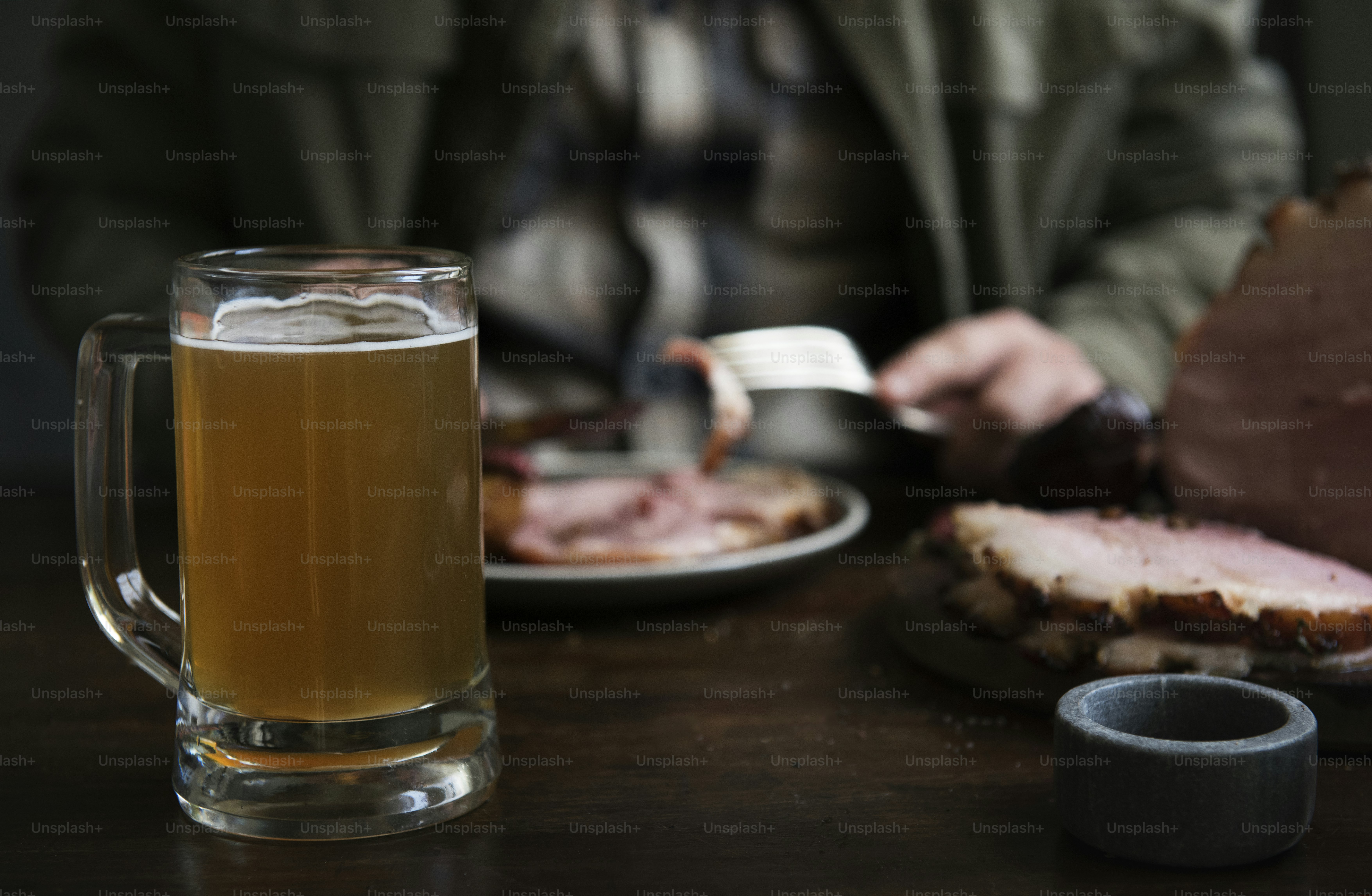 A glass of beer on the table photo – Alcohol abuse Image on Unsplash
