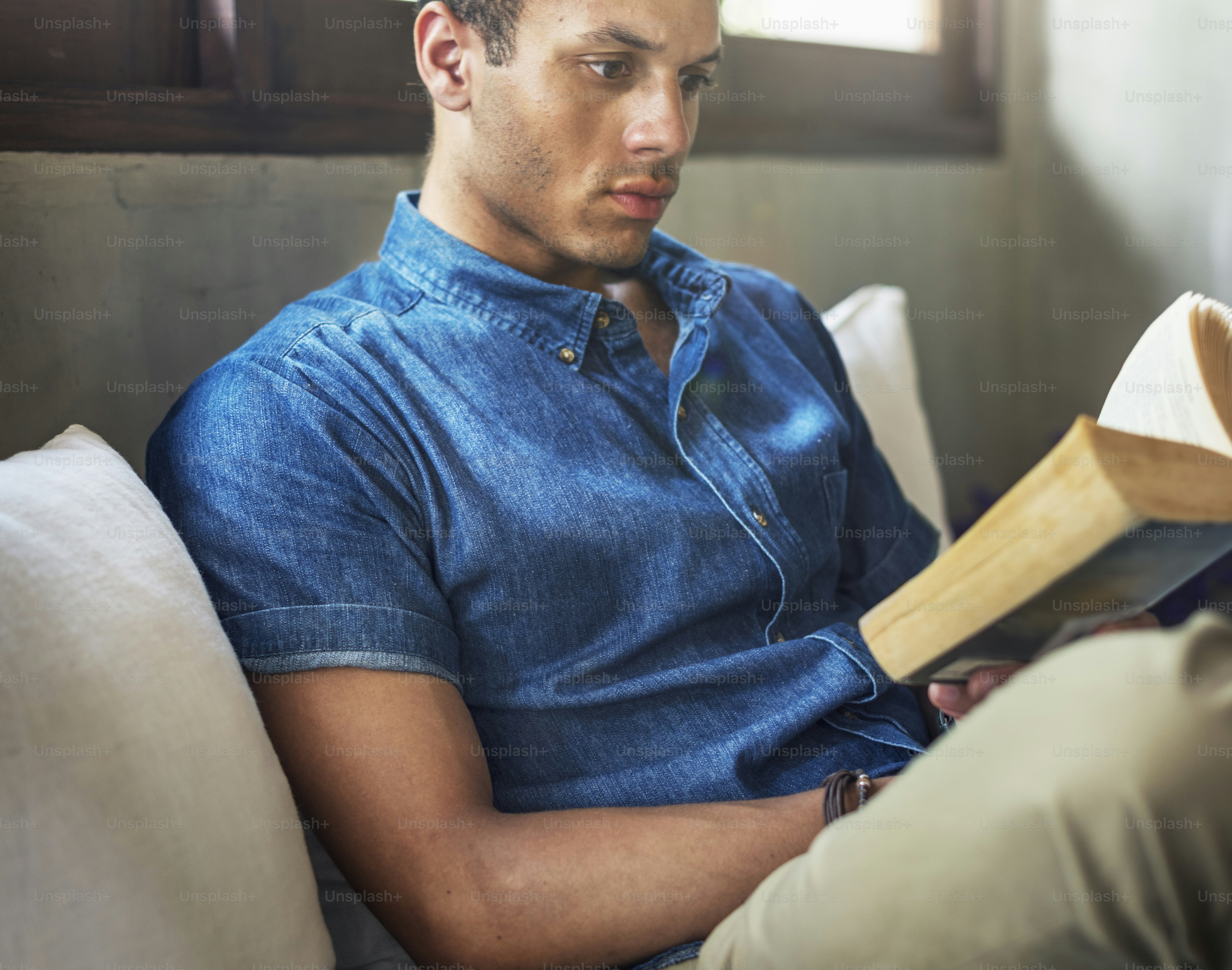 Man Reading Bible Pictures | Download Free Images on Unsplash
