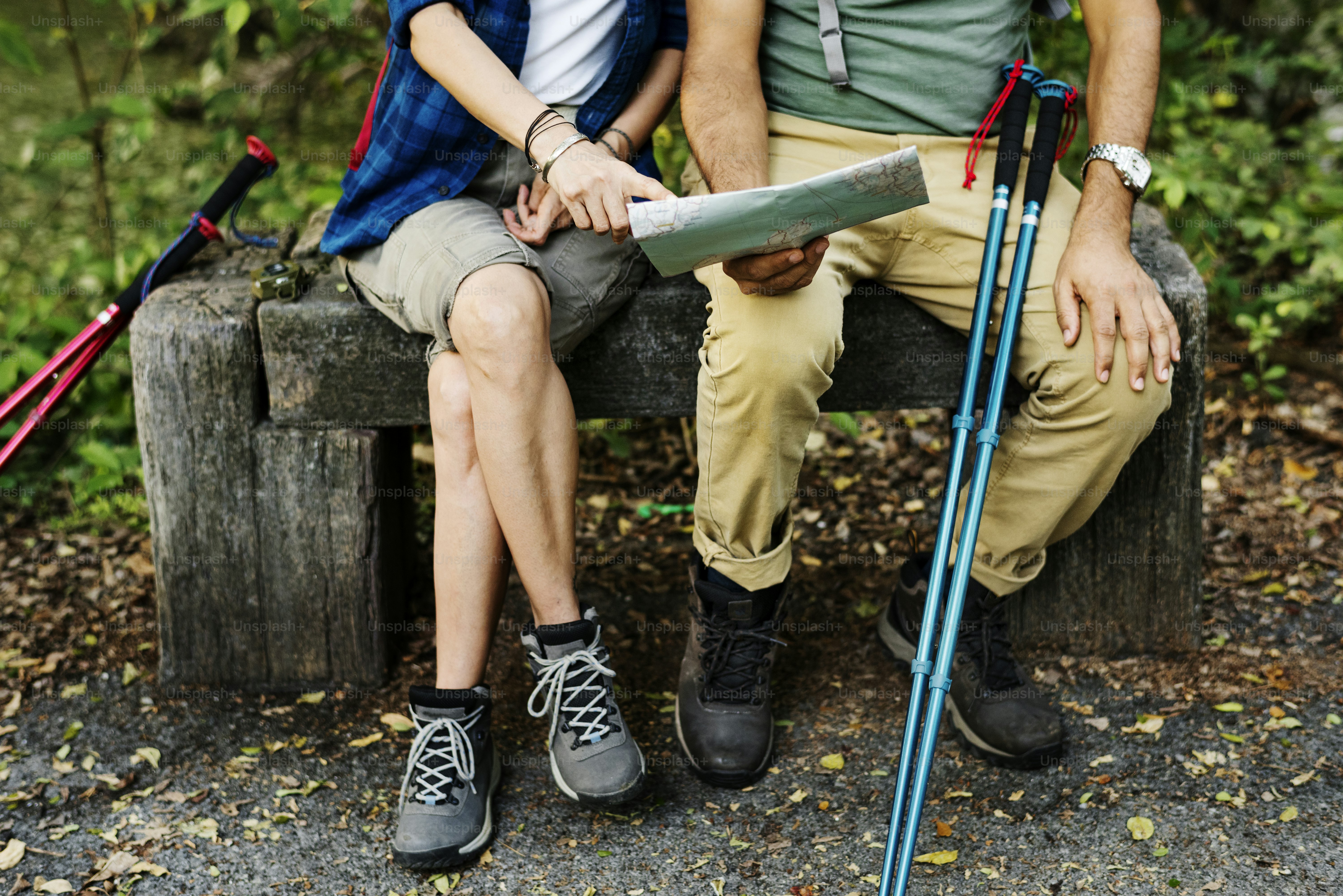 Couple finding directions using a map photo – Orienteering Image on Unsplash