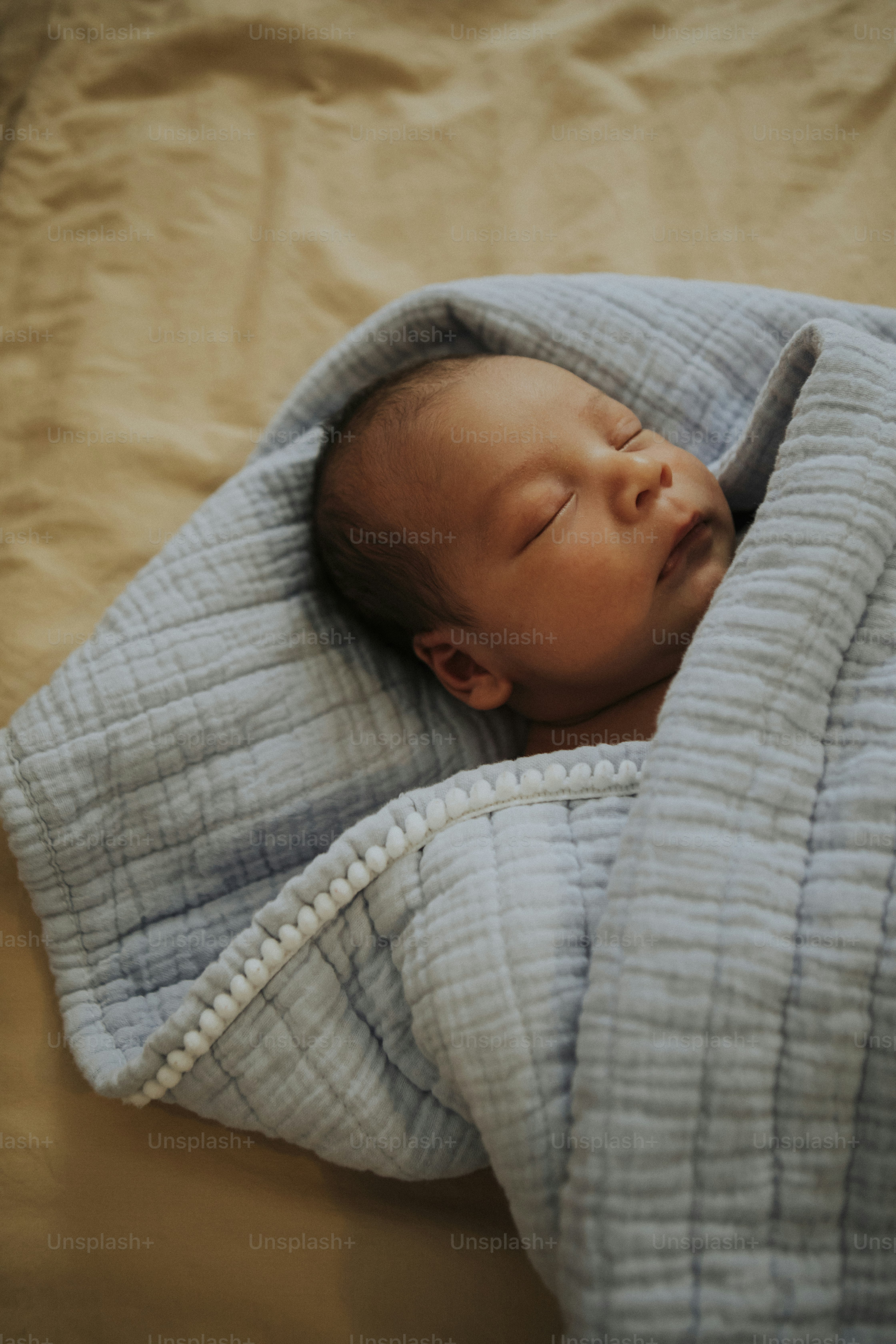 Infant baby fast asleep on the bed photo – Photography Image on Unsplash