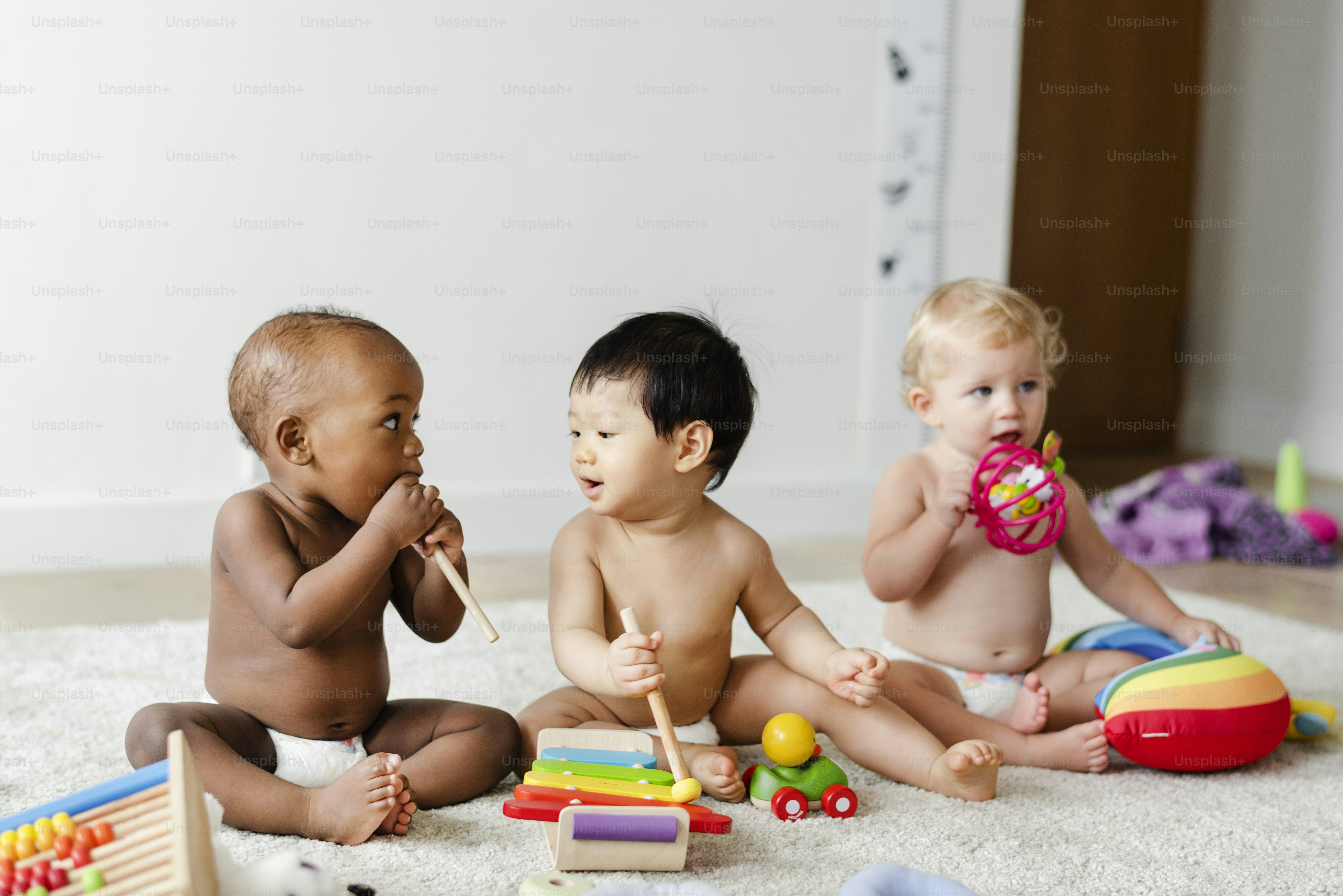 Babies playing together in a play room photo – Naked Image on Unsplash