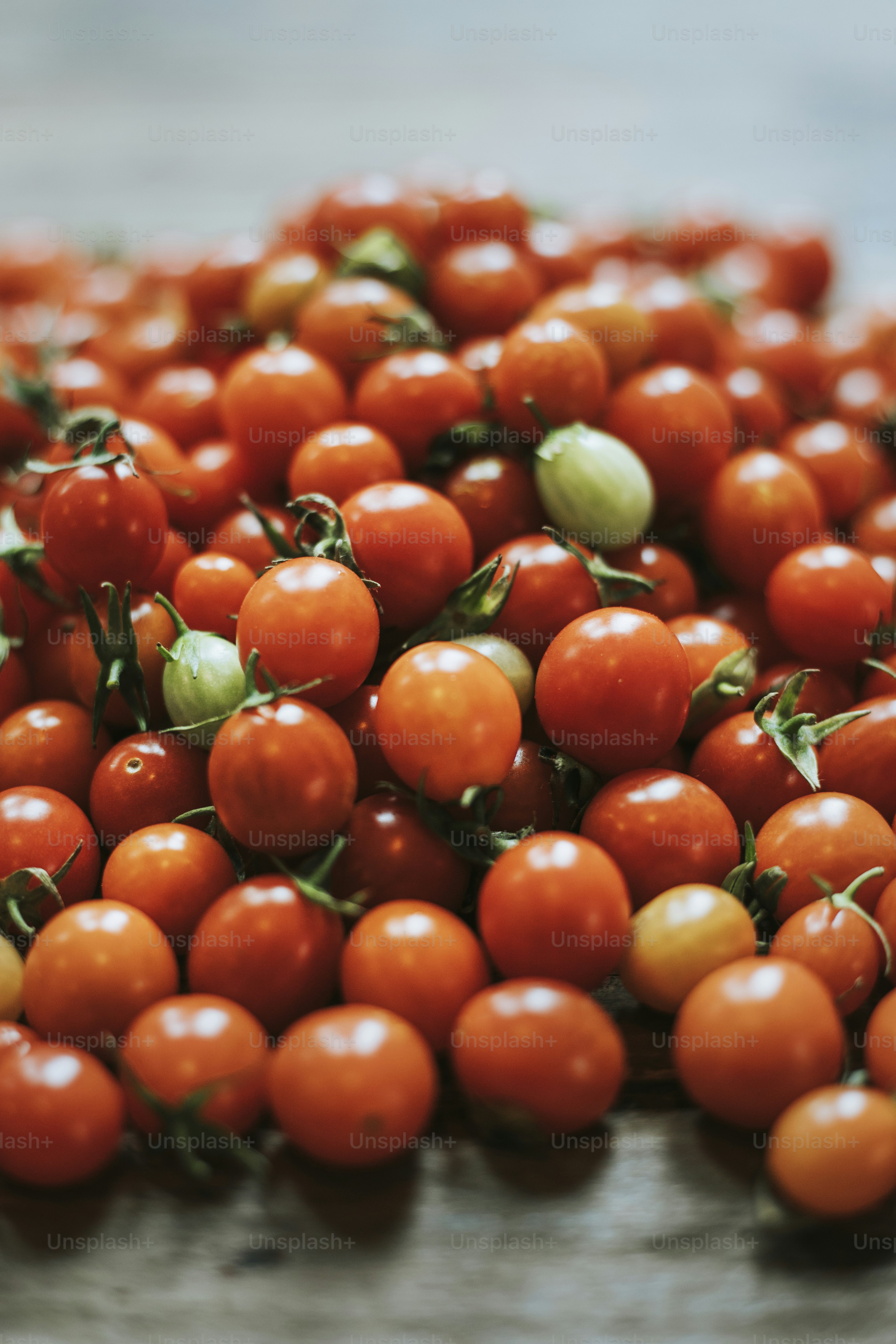 Fresh organic red cherry tomatoes photo – Juicy Image on Unsplash