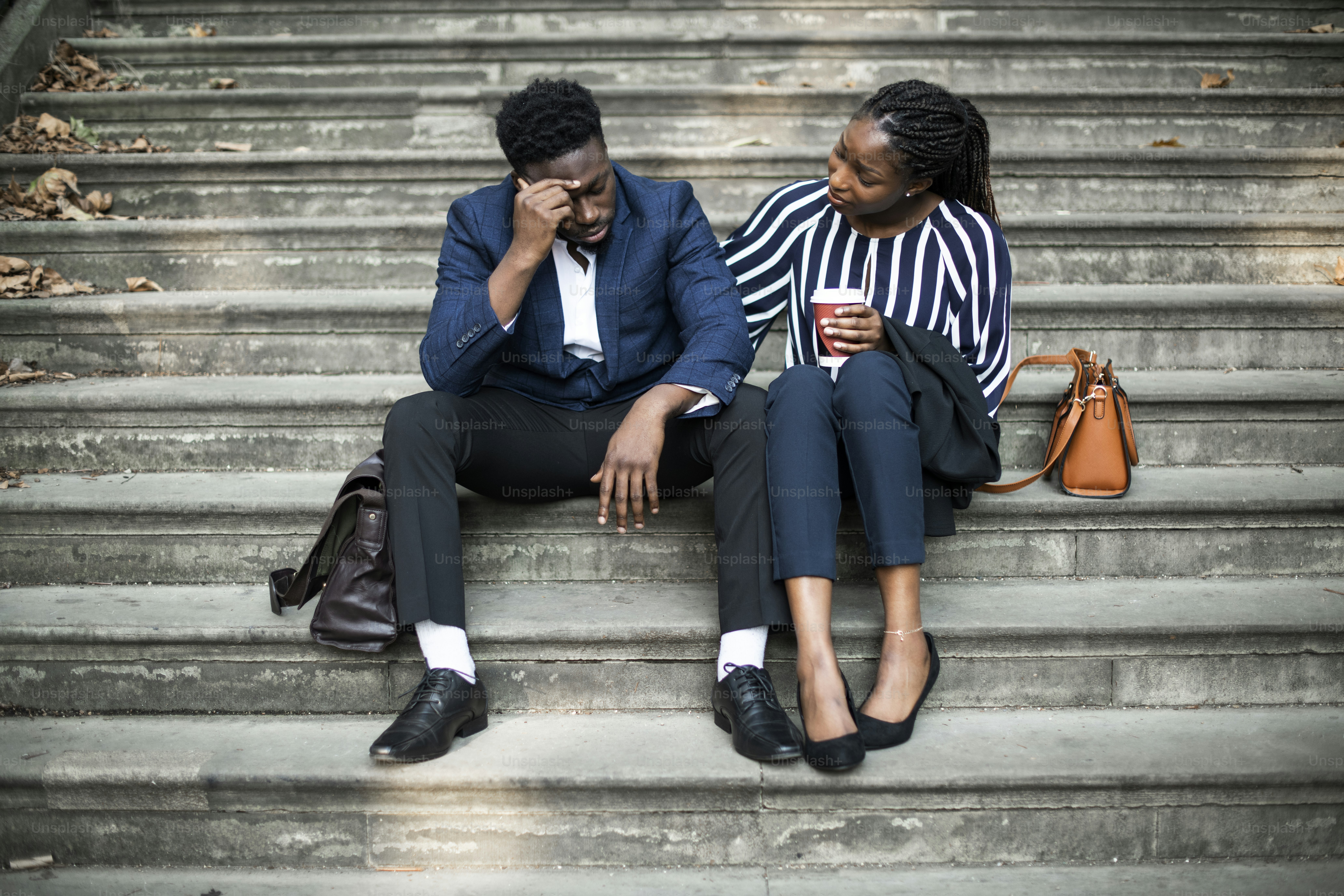 Woman consoling her colleague photo – Black people Image on Unsplash