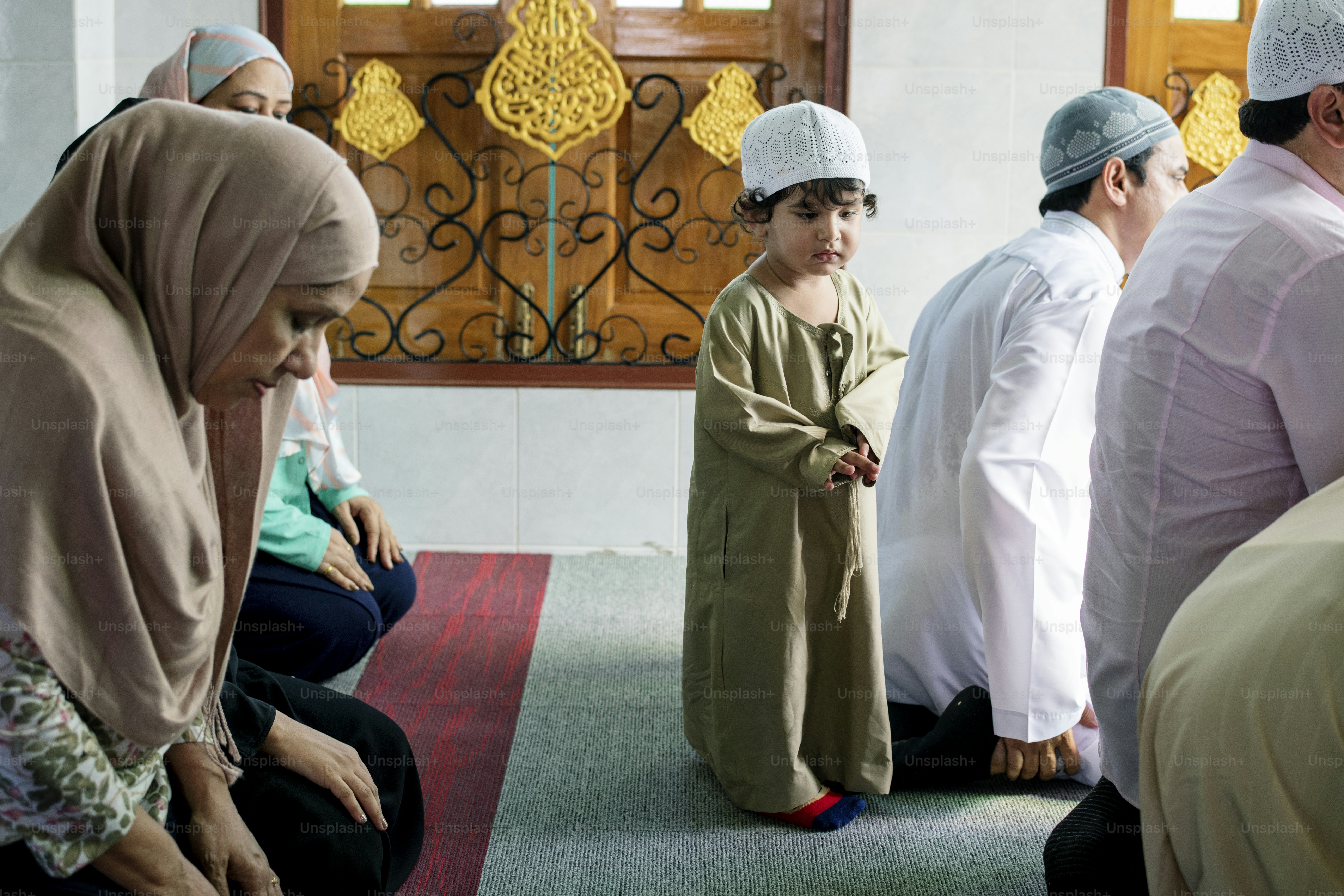 Muslim praying at the mosque photo – Friday prayer Image on Unsplash