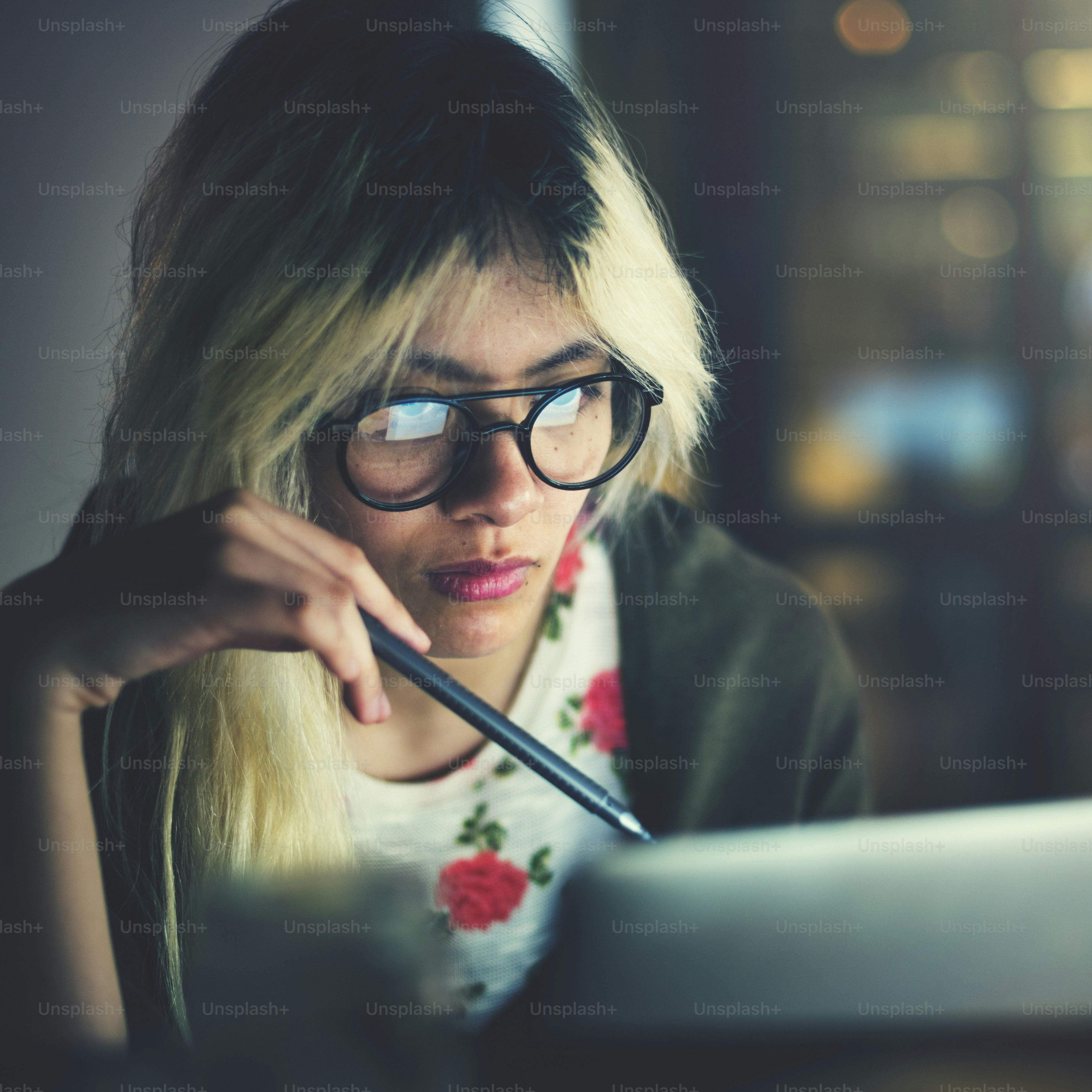 Woman Laptop Working Planning Thinking Concept photo – Computer Image on Unsplash