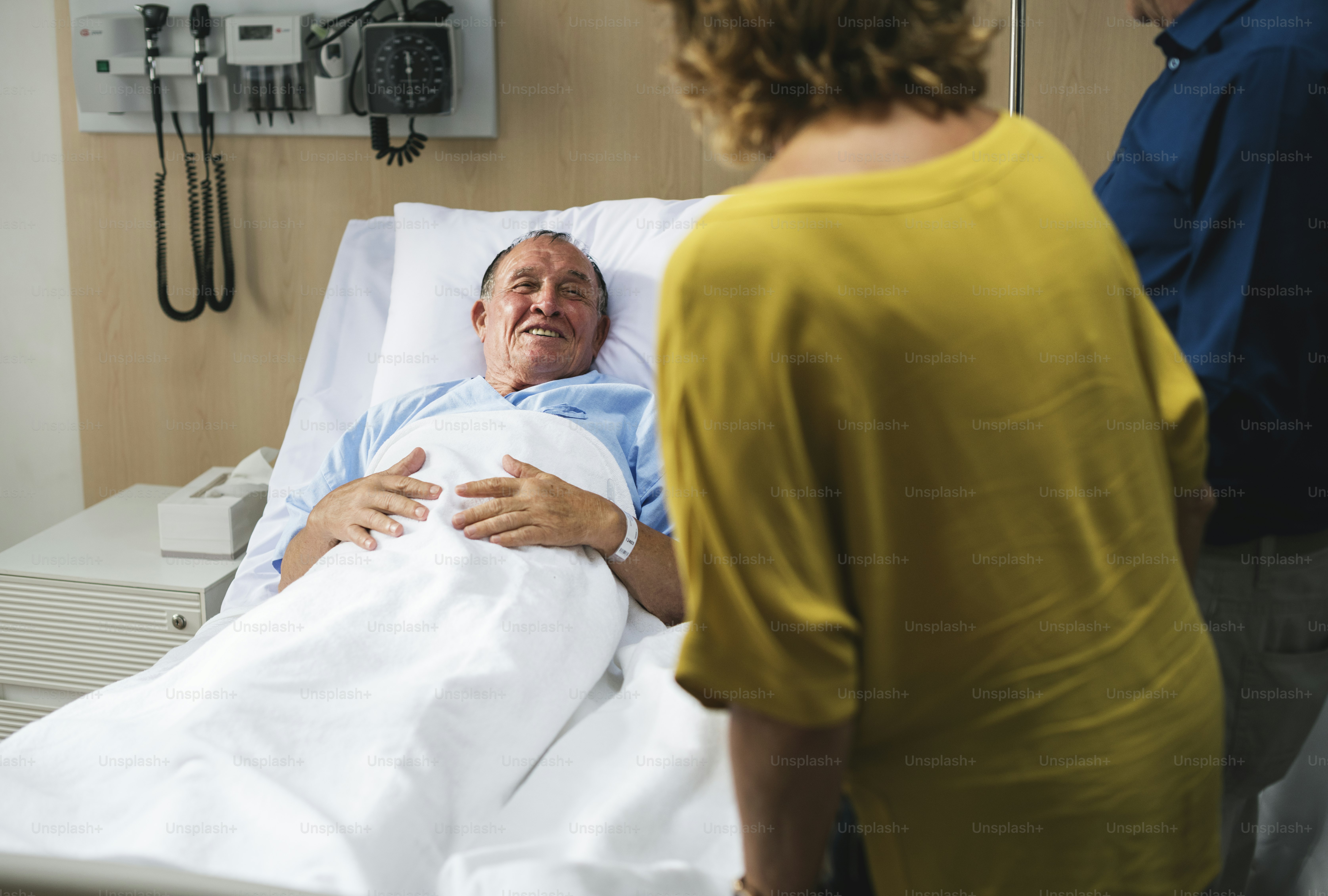 Friends visiting sick man at a hospital photo – Care Image on Unsplash