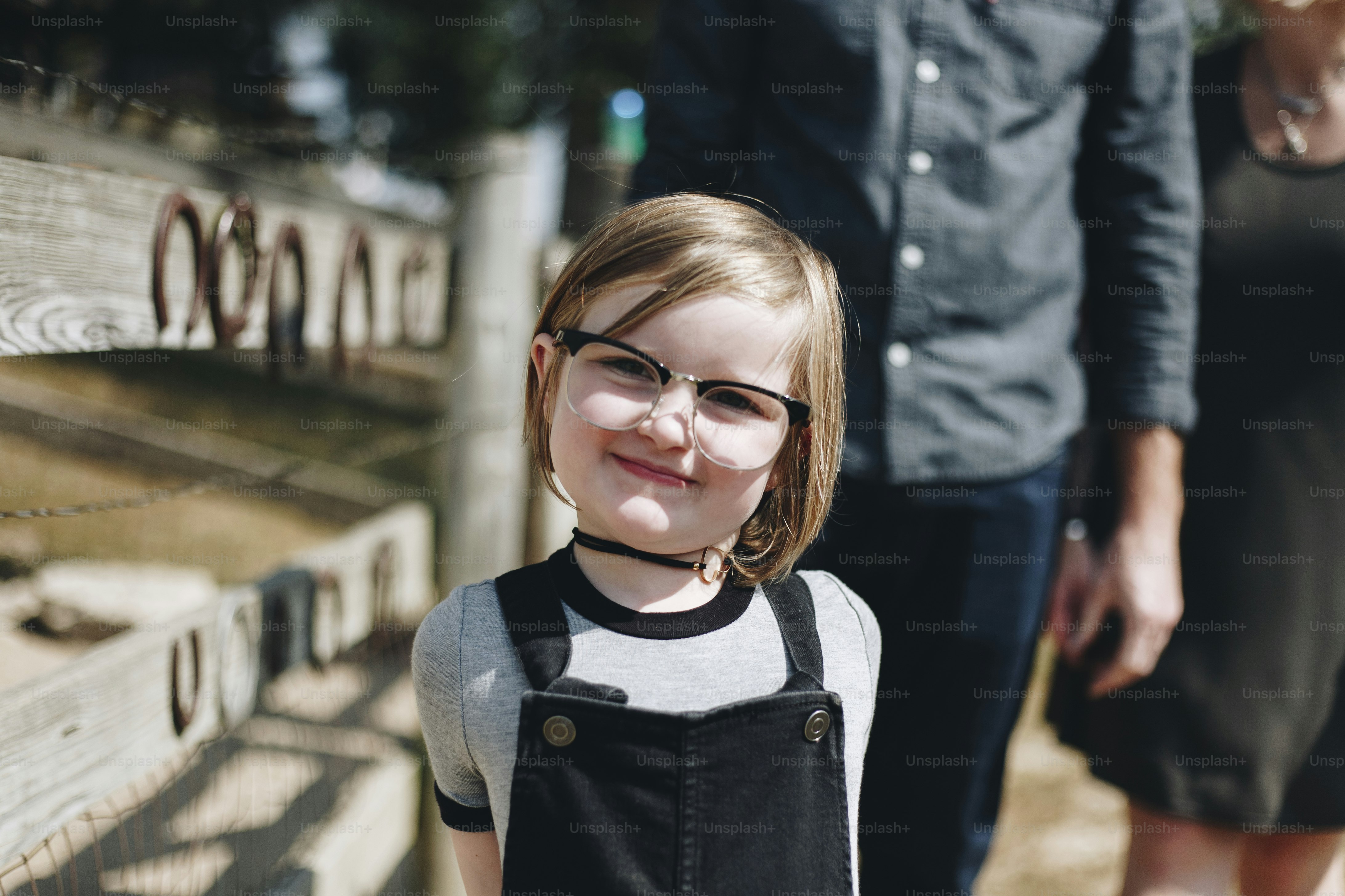 Cheerful pretty little girl photo – Children only Image on Unsplash