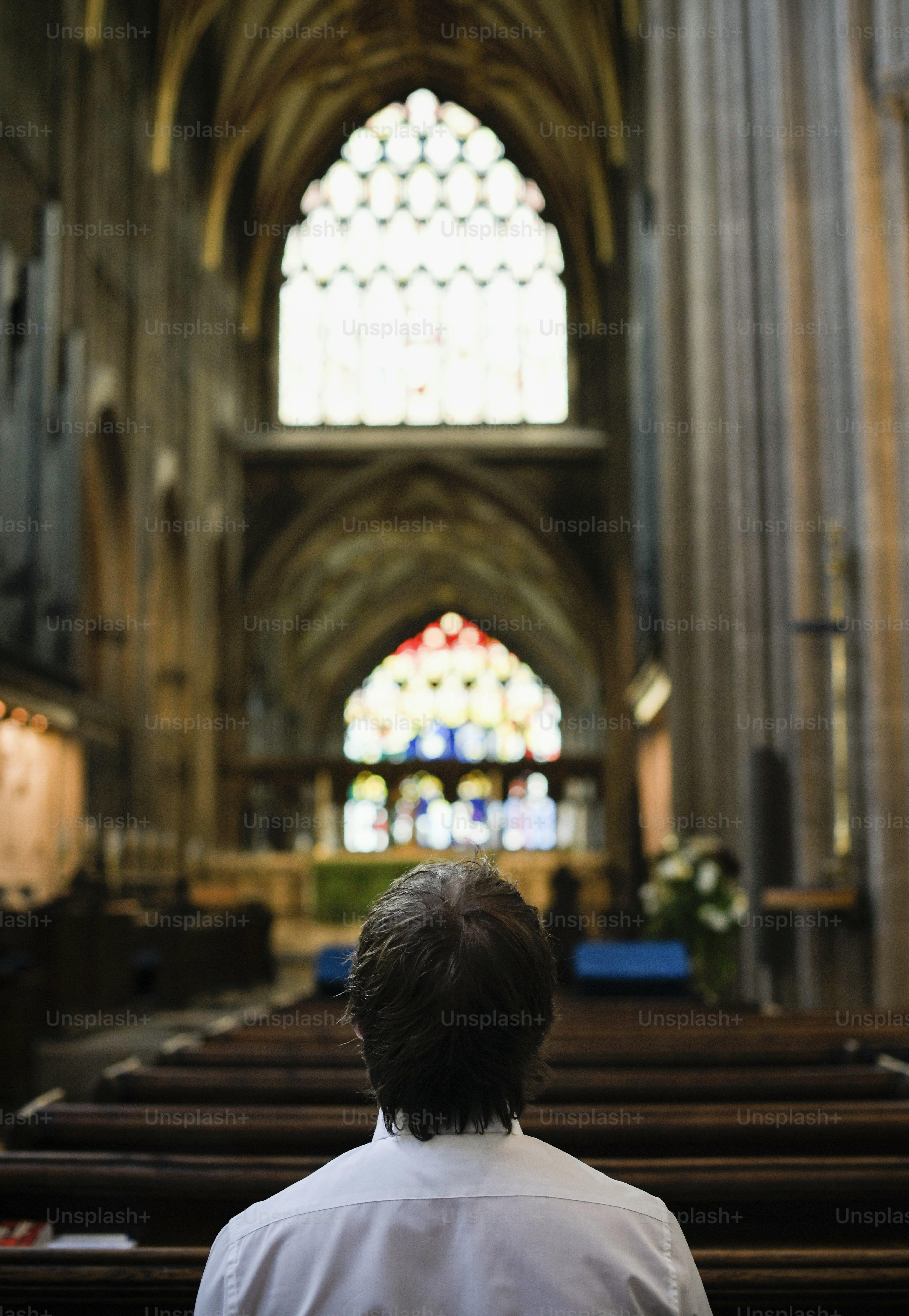 Man praying alone at church photo – Sunday Image on Unsplash