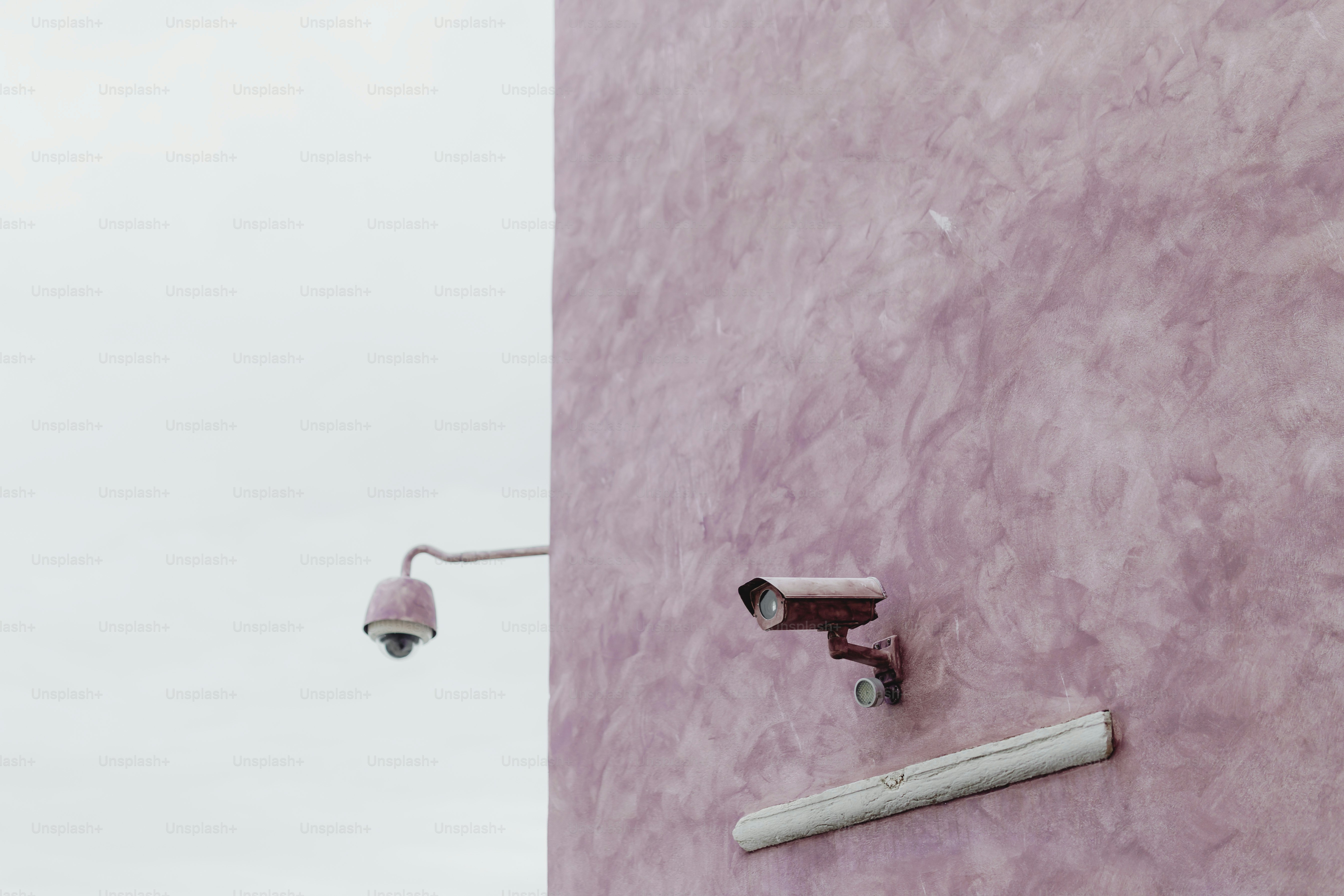 Pink wall with a CCTV photo – Travel Image on Unsplash