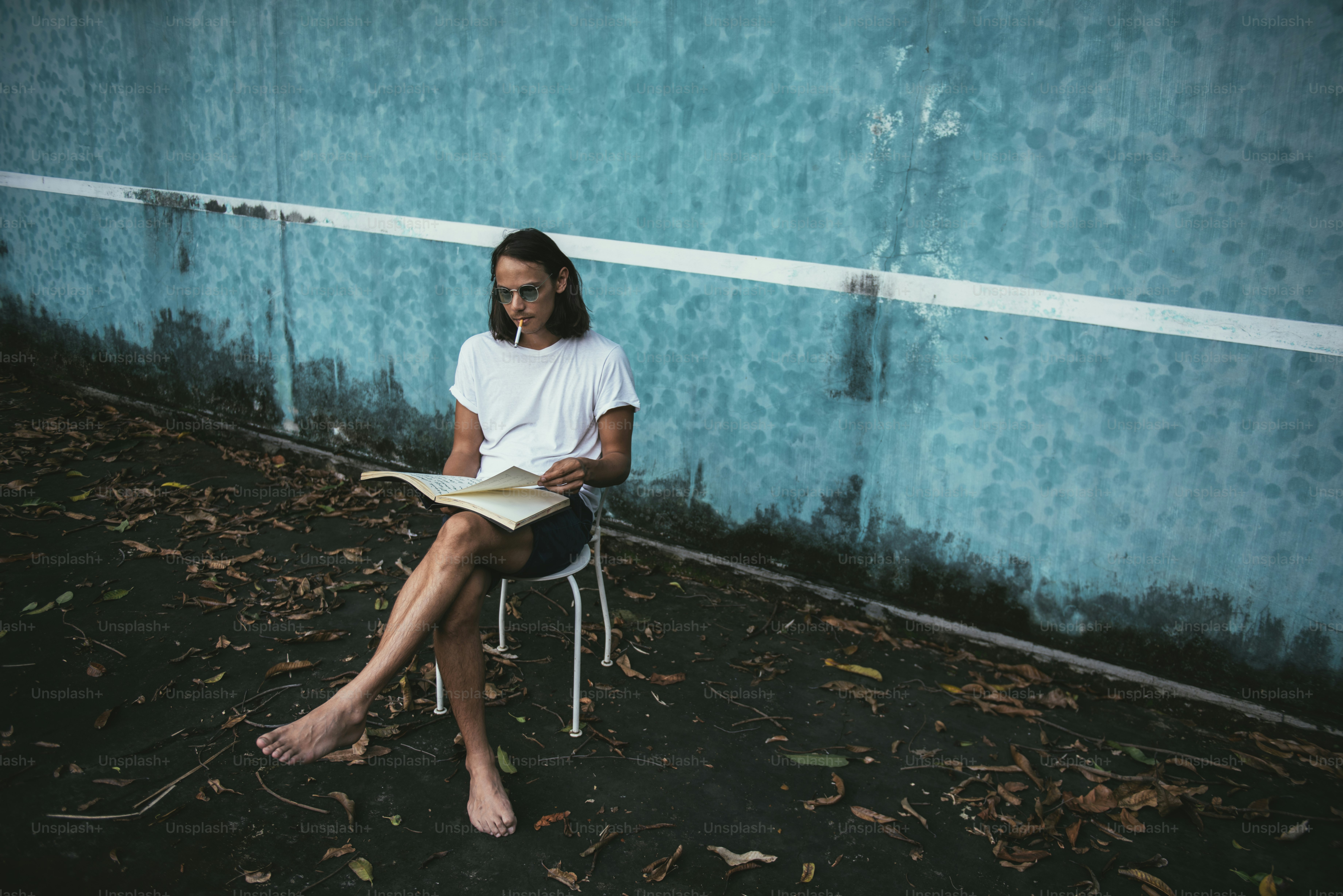 Artsy man relaxing outdoors photo – Hipster culture Image on Unsplash