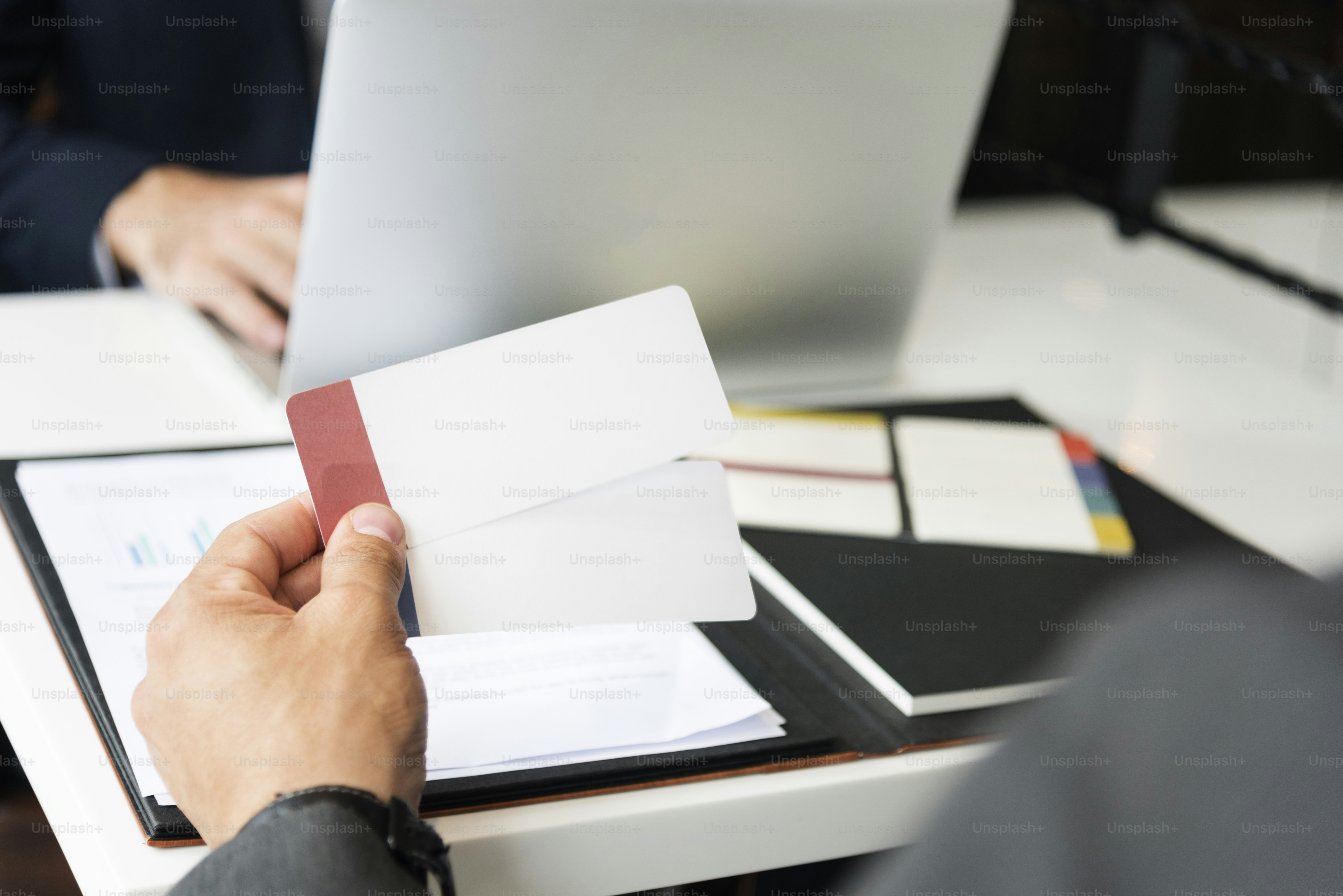 Layerspace Hand Holding Note Concept photo – Business finance and ...